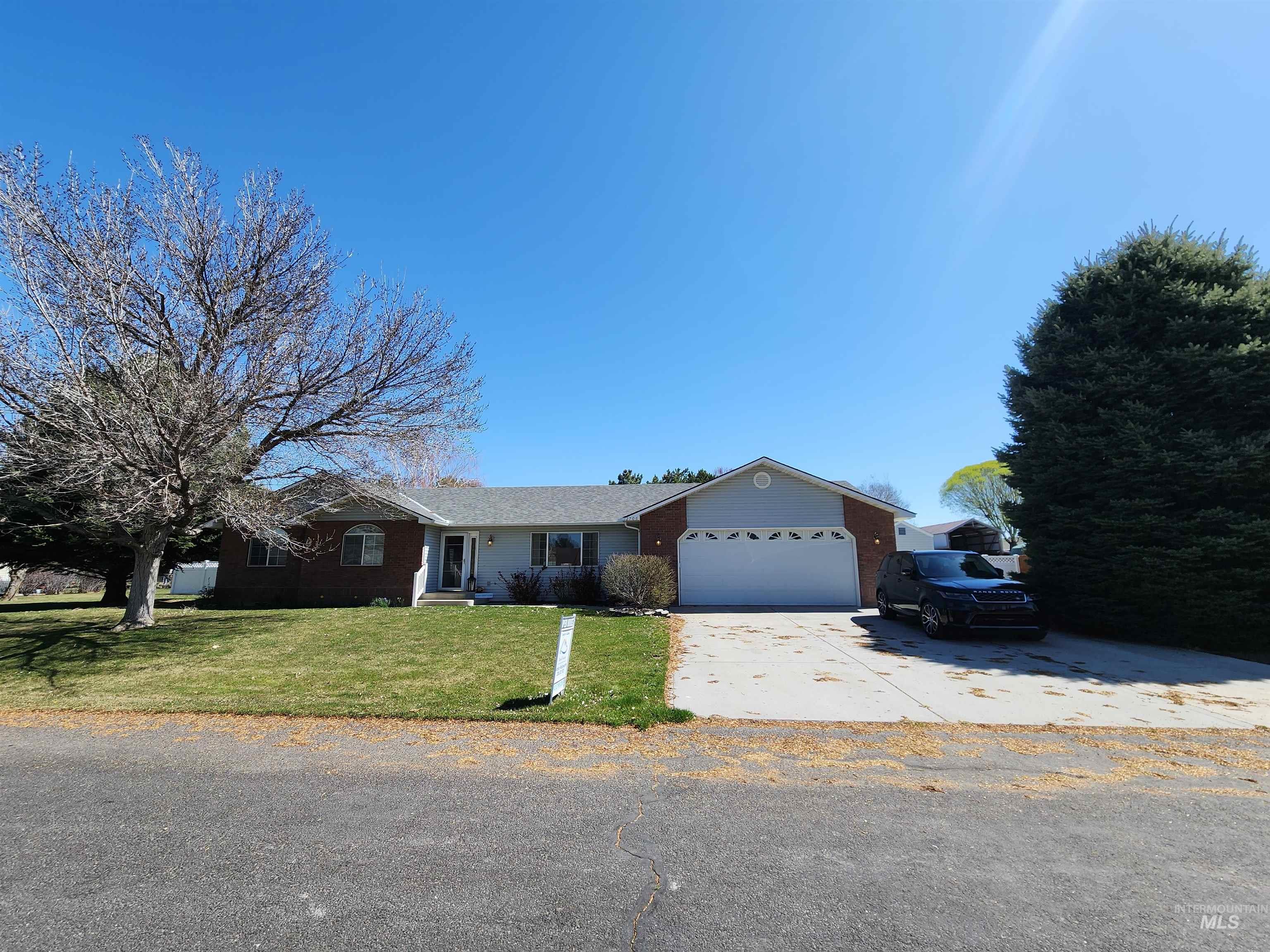 2706 Northview Dr, For Sale in Hagerman - Zoocasa