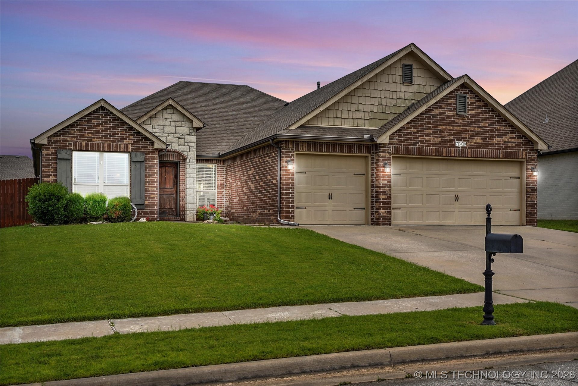 7308 Louisville St, For Sale in Broken Arrow - eXp Realty
