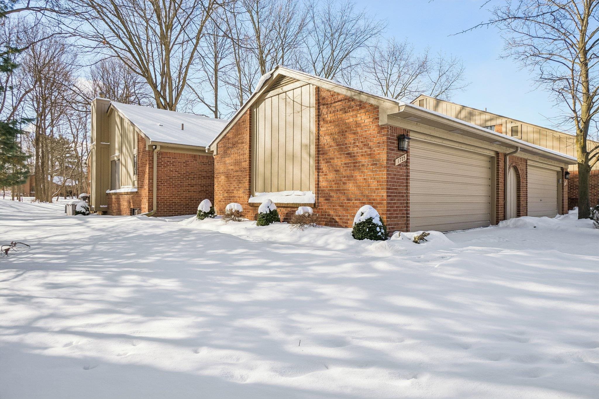 1725 Streamwood Dr, For Sale in Rochester Hills - eXp Realty