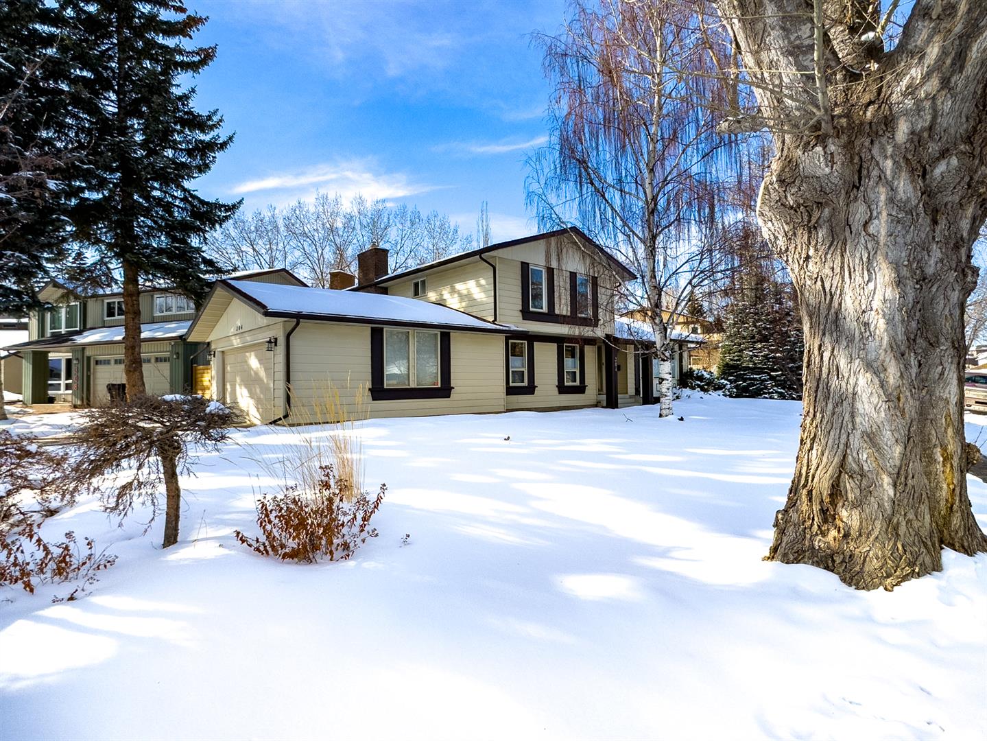 304 Varsity Estates Pl Nw, Sold in Calgary - Zoocasa