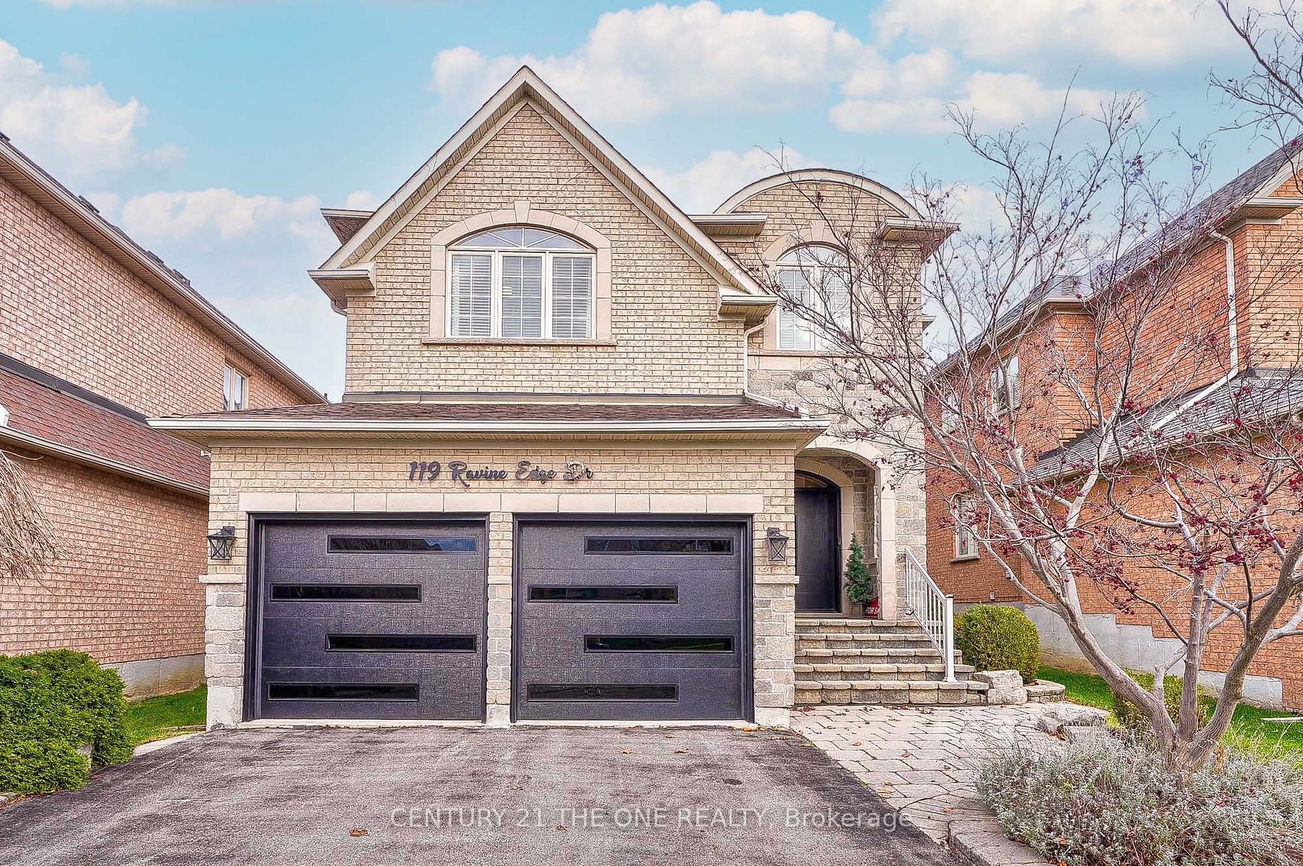 119 Ravine Edge Dr, Sold in Richmond Hill - Zoocasa