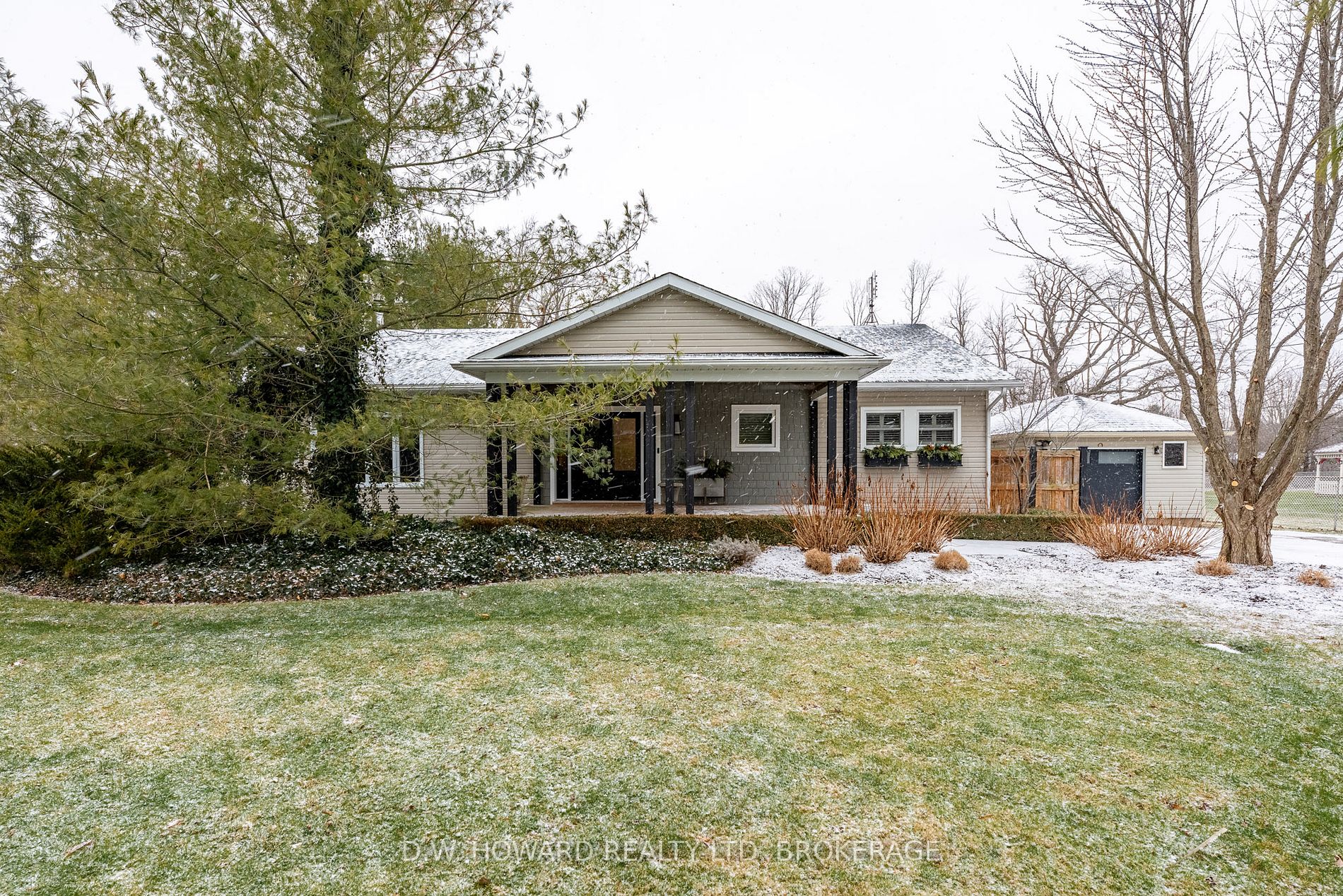 2322 Thunder Bay Rd, For Sale in Ridgeway - Zoocasa