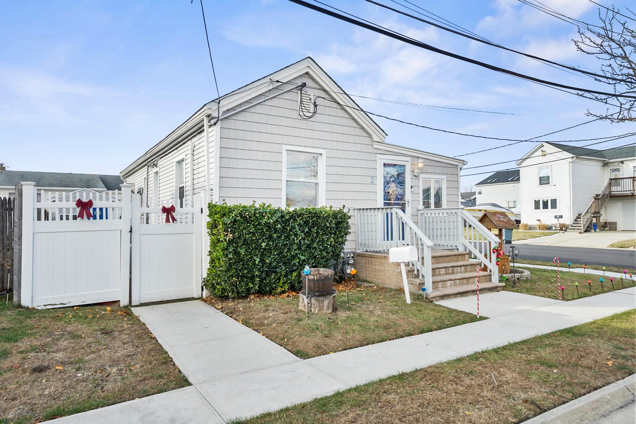 2 Sands Ln, Sold in Lindenhurst - Zoocasa