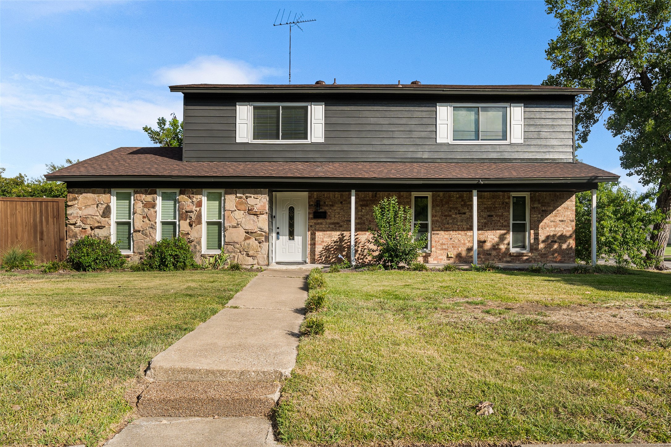 1801 Travis St, For Sale in Garland - eXp Realty