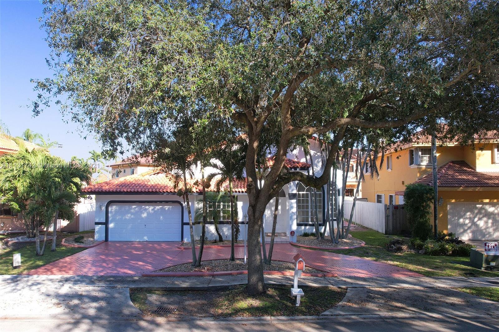 16305 Nw 83rd Ct, Sold in Miami Lakes - Zoocasa