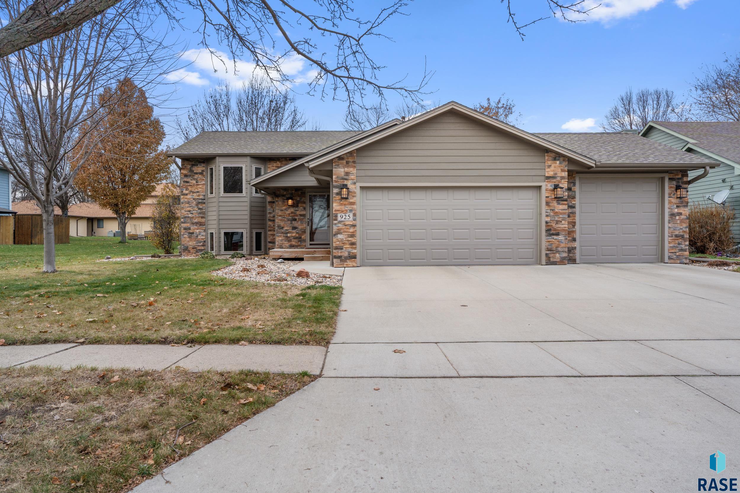 925 S Jay Cir Circle, For Sale in Sioux Falls - eXp Realty