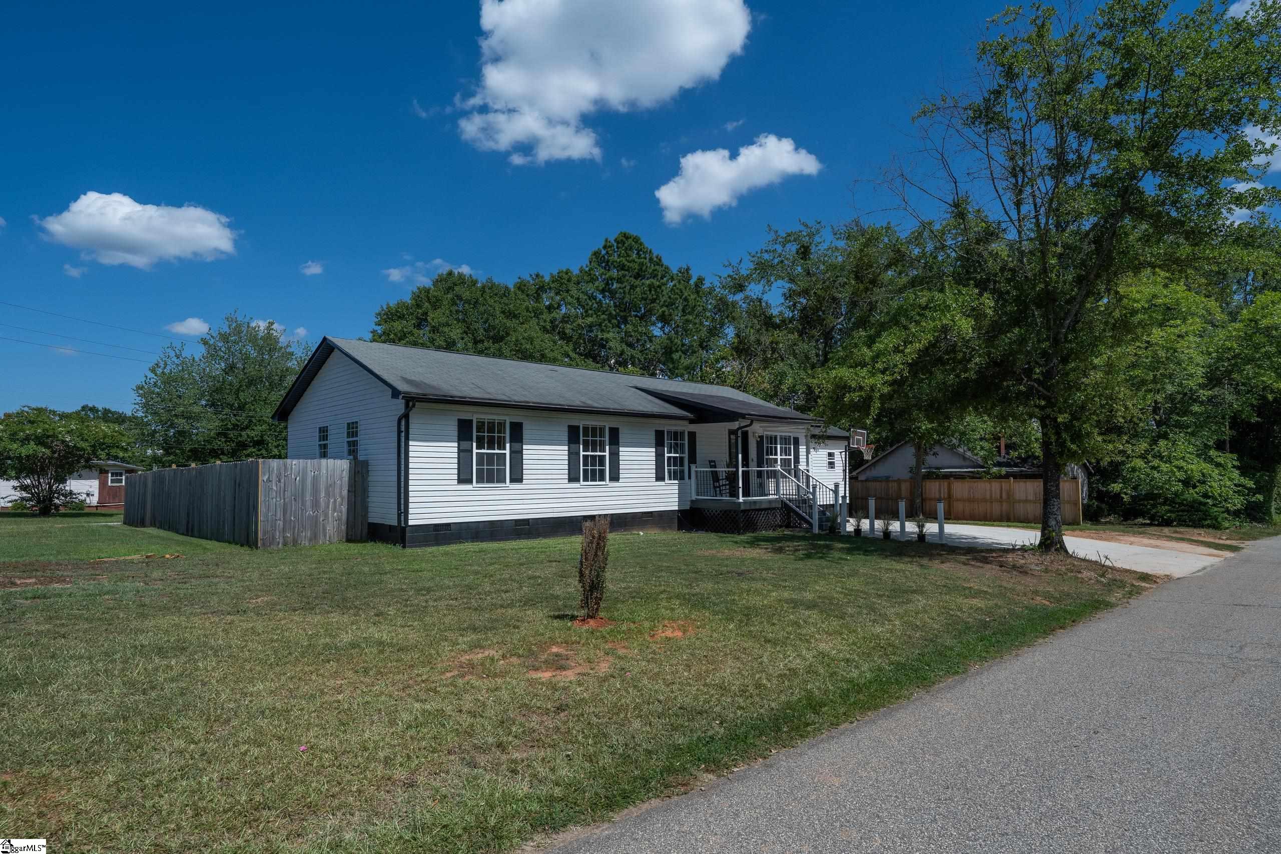 101 Morgan St, For Sale in Greer - eXp Realty