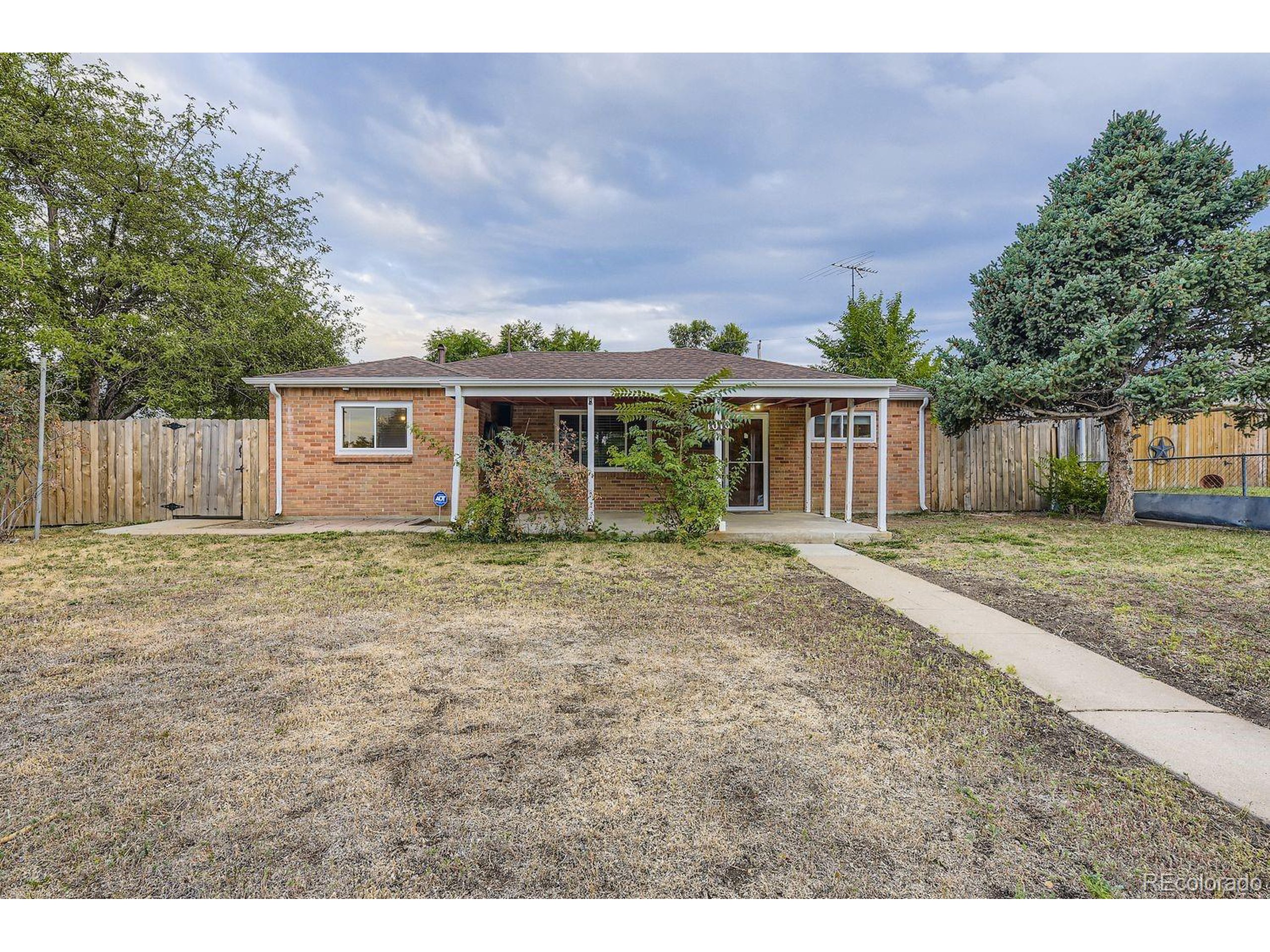 1010 Ash Ct, For Sale in Thornton - eXp Realty