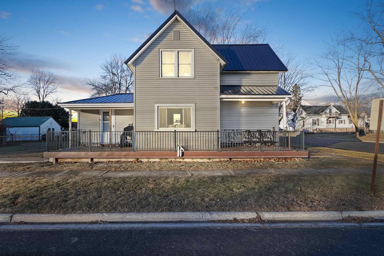 324 Oak Street, For Sale in LUXEMBURG - Zoocasa