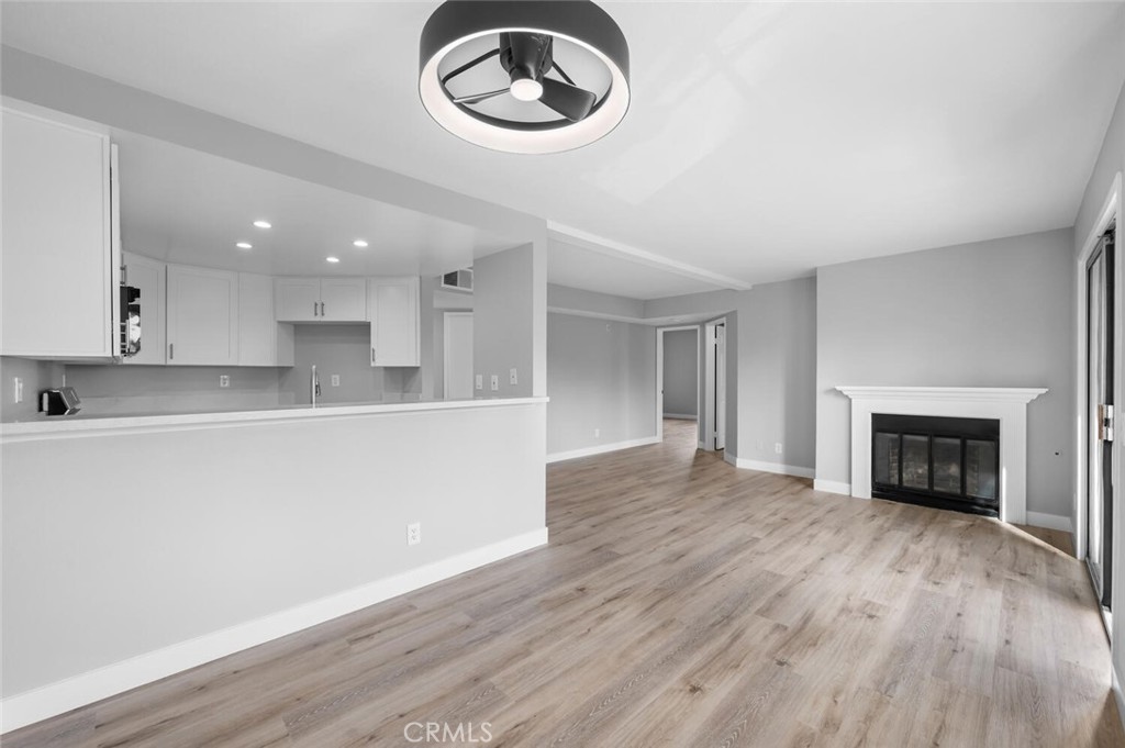 202 - 645 Chestnut Ave, For Sale in Long Beach - Zoocasa