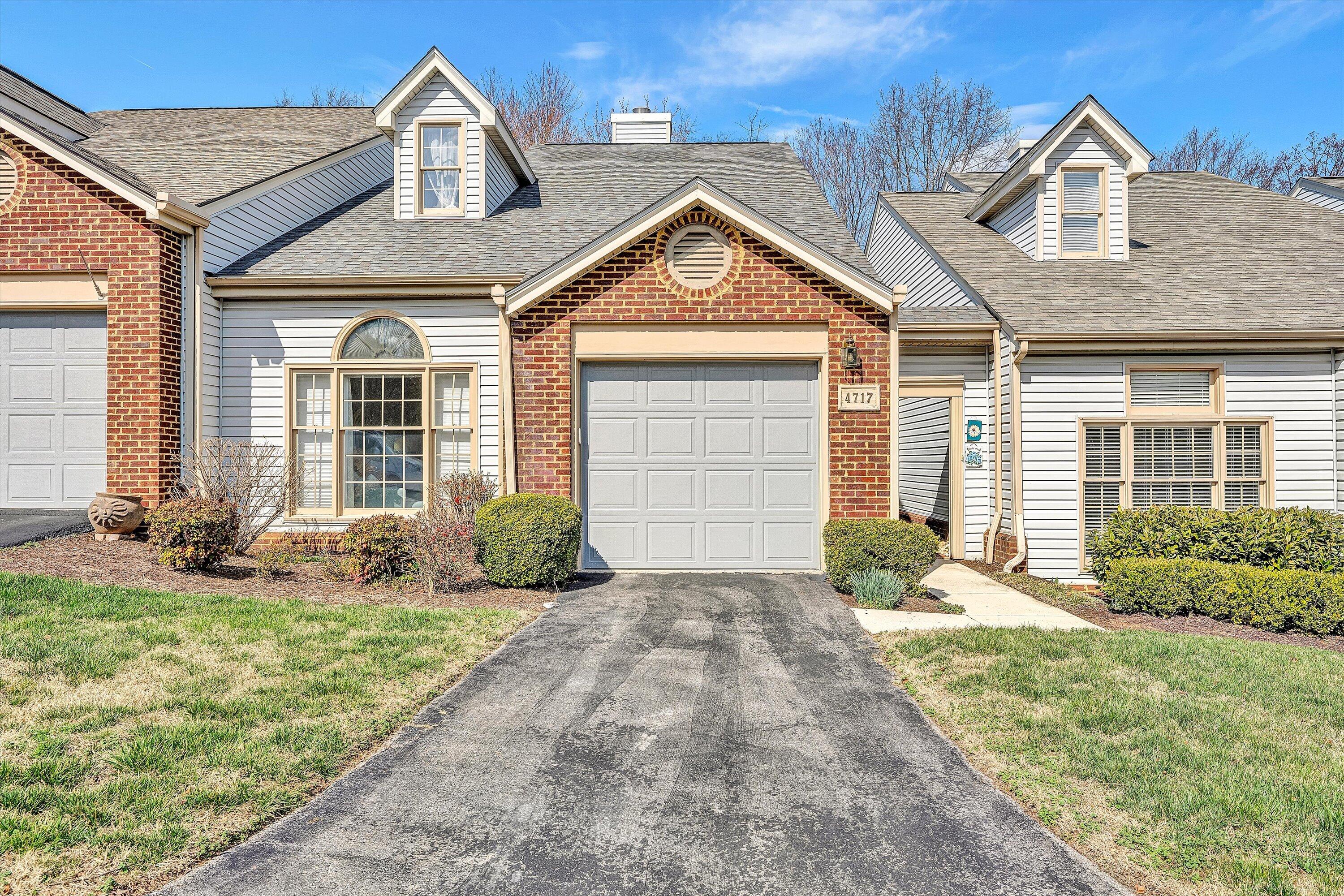 4717 Barclay Sq Sw, Pending in Roanoke - eXp Realty