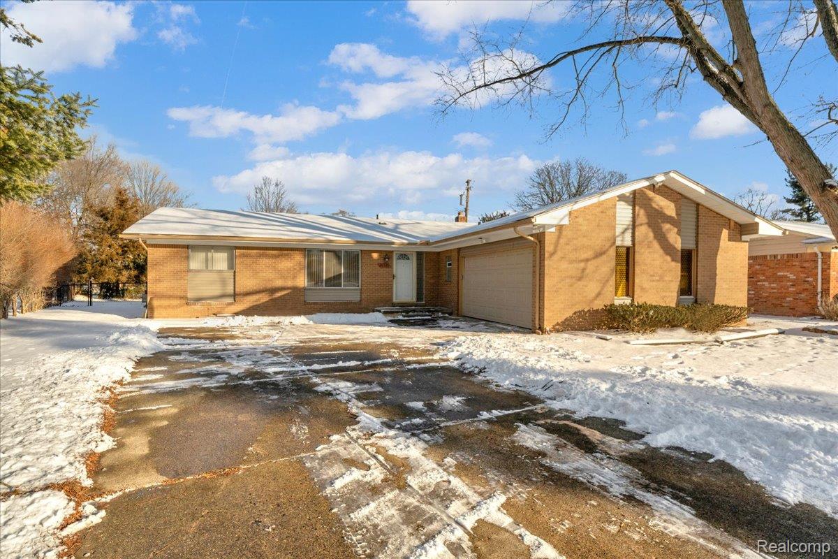 20520 Secluded Lane, For Sale in Southfield - eXp Realty