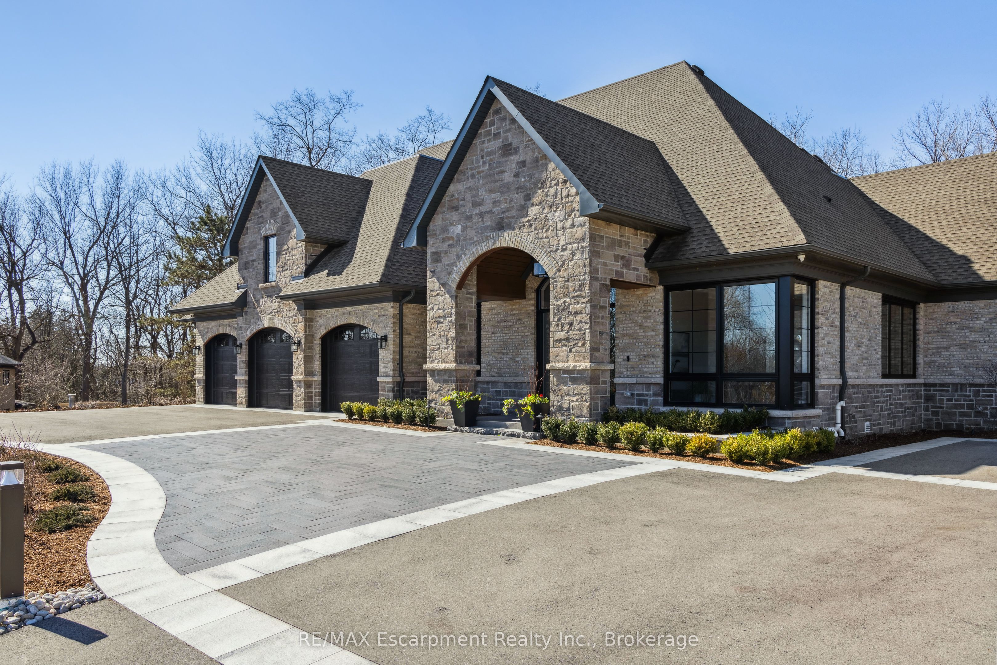 6444 Cedar Springs Rd, For Sale in Burlington - Zoocasa