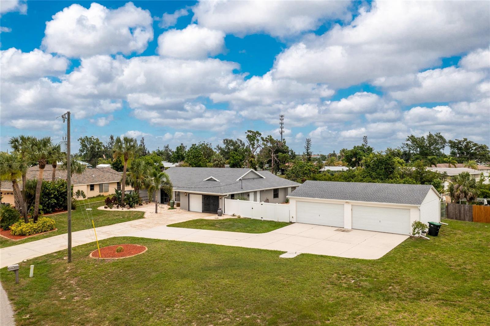 175 Cambridge Drive Nw, Sold in Port Charlotte - Zoocasa