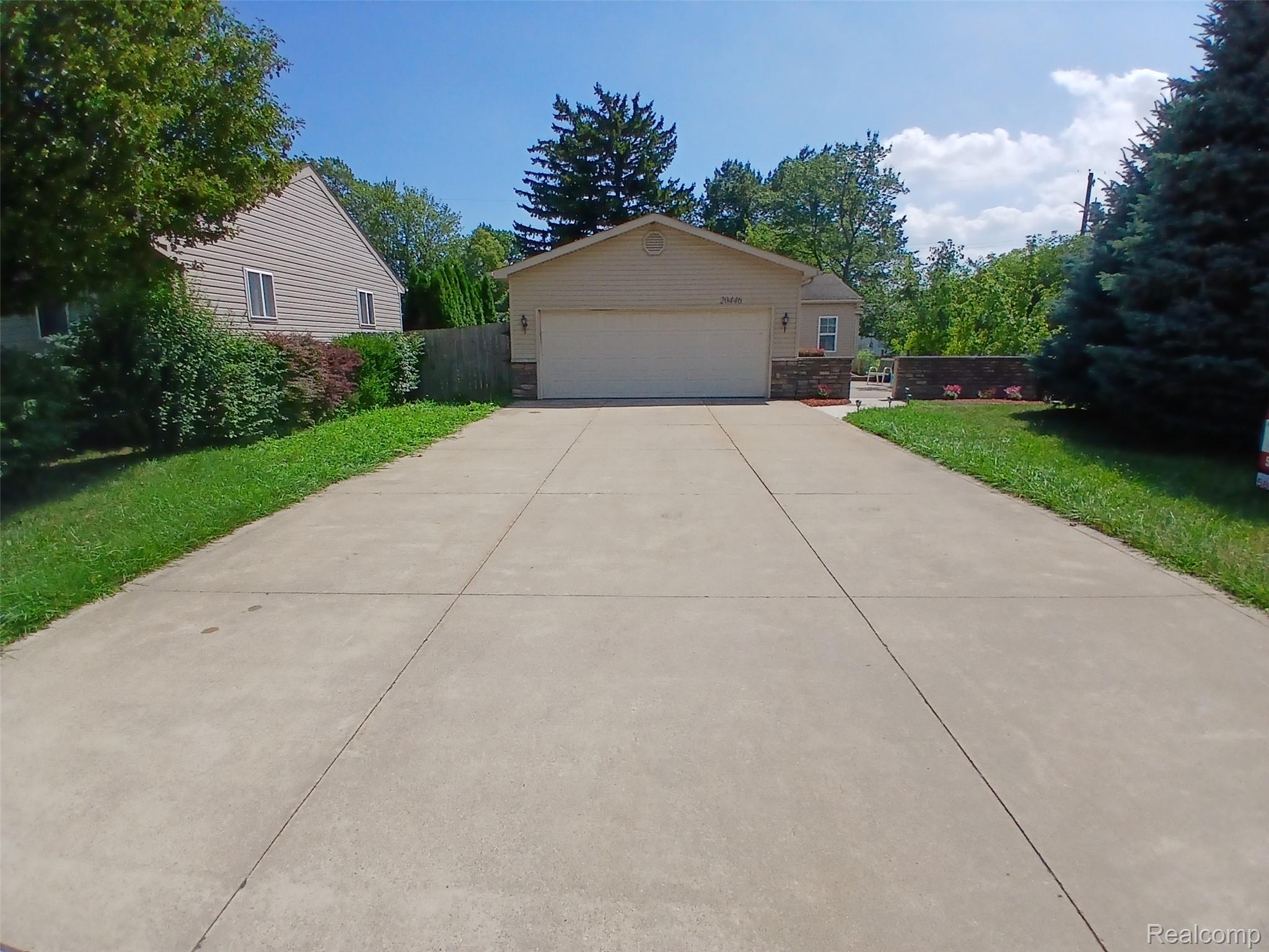 20446 Williamson St, For Sale in Clinton Township - Zoocasa