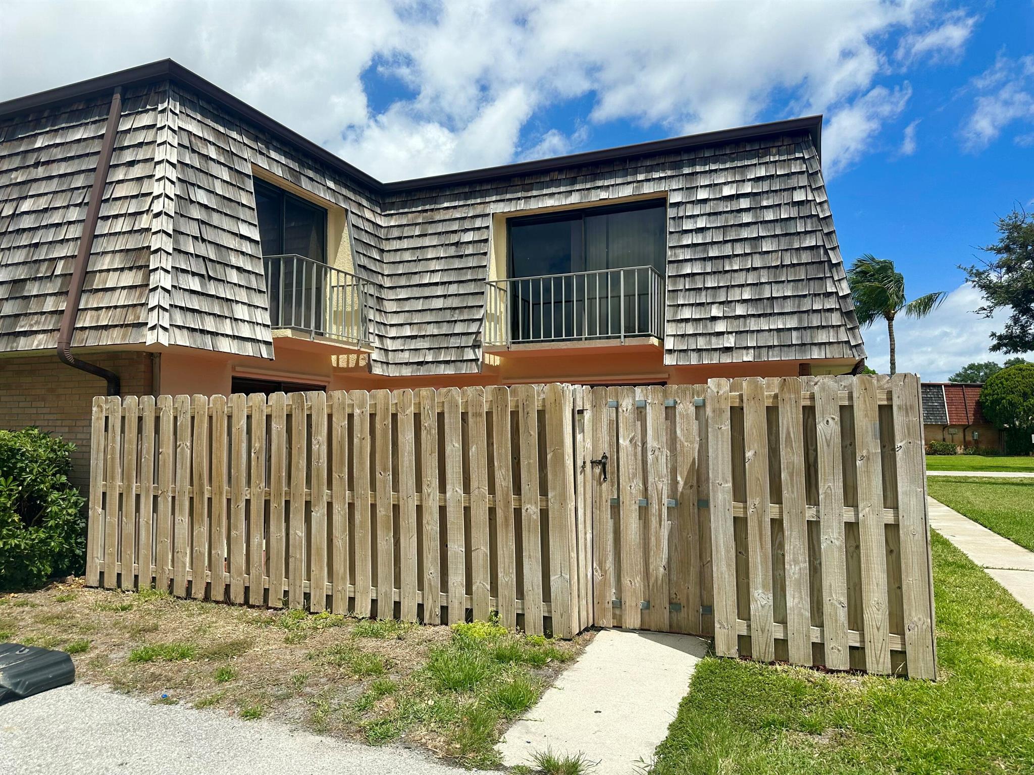 354 Lake Arbor Drive, For Rent in Palm Springs - Zoocasa