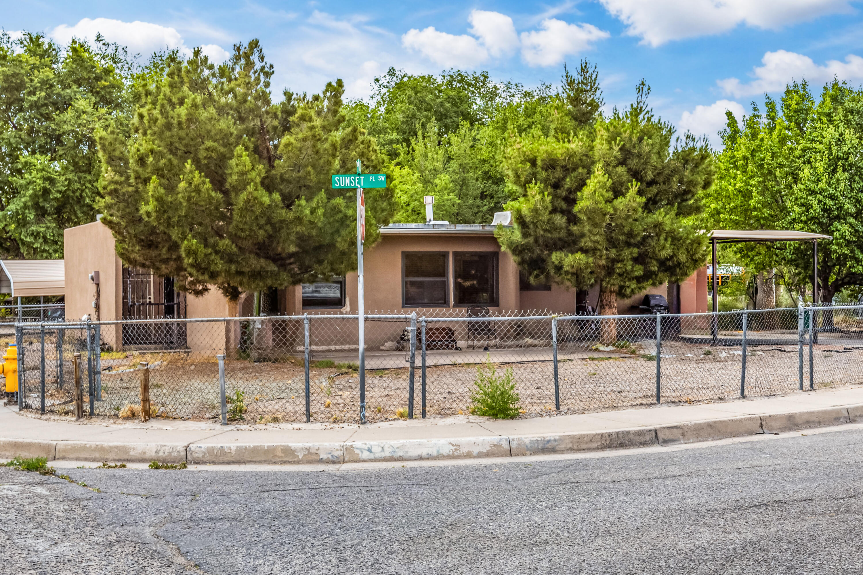 175 Sunset Pl Sw, Pending in Albuquerque - eXp Realty
