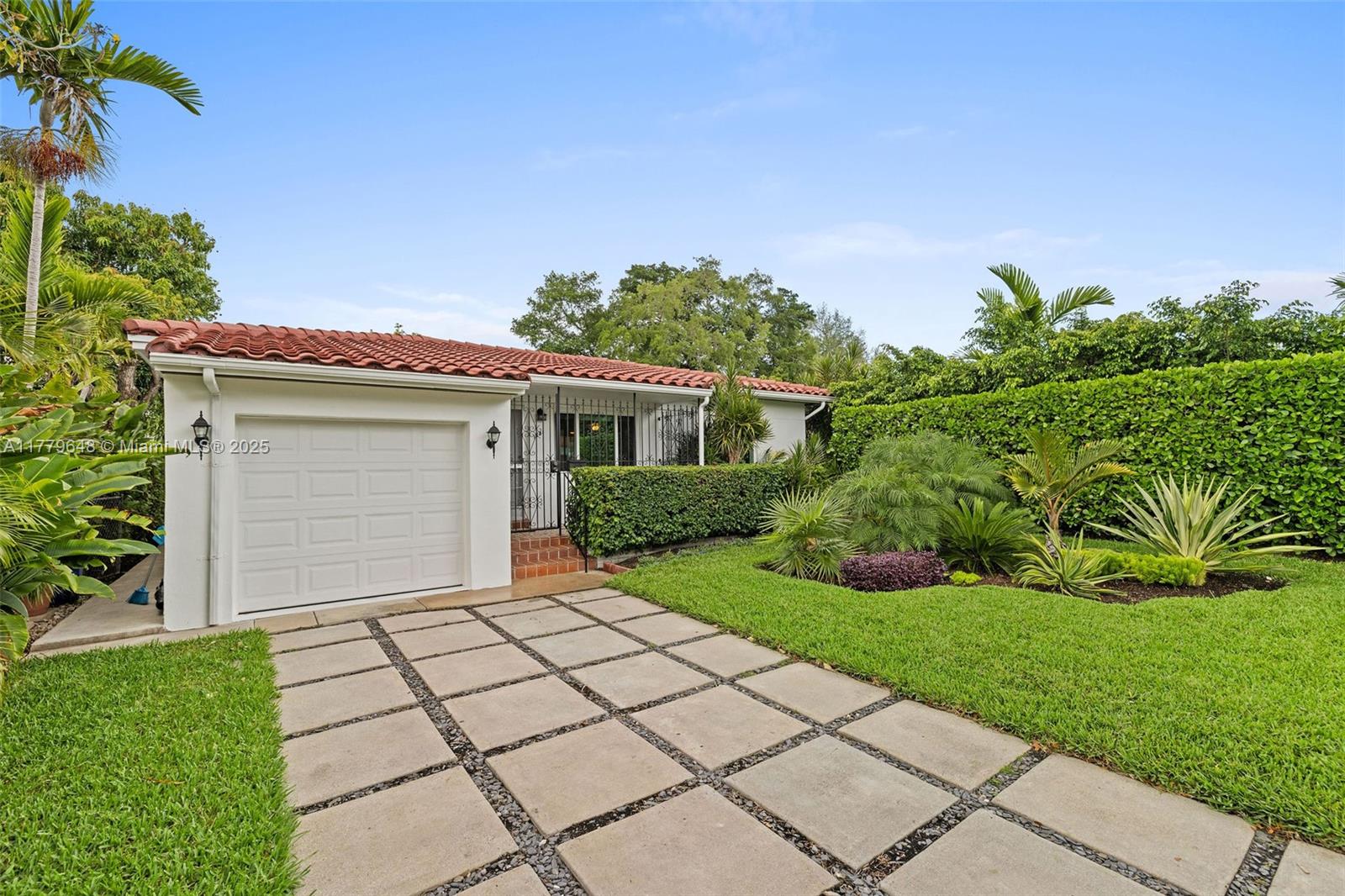 1781 Sw 24 Th St, For Sale in Miami - Zoocasa