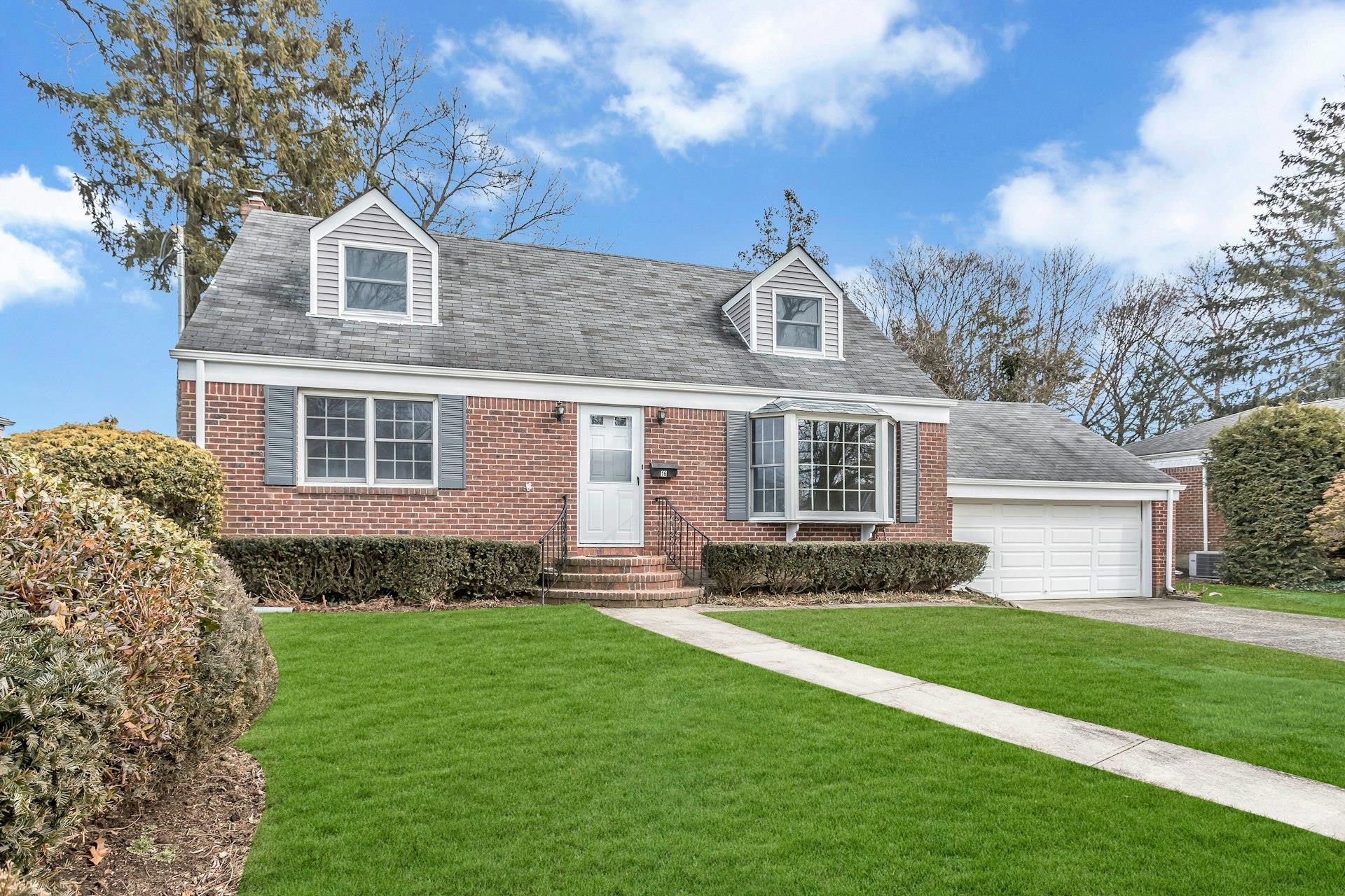 16 Acorn Drive, For Sale in Huntington - Zoocasa