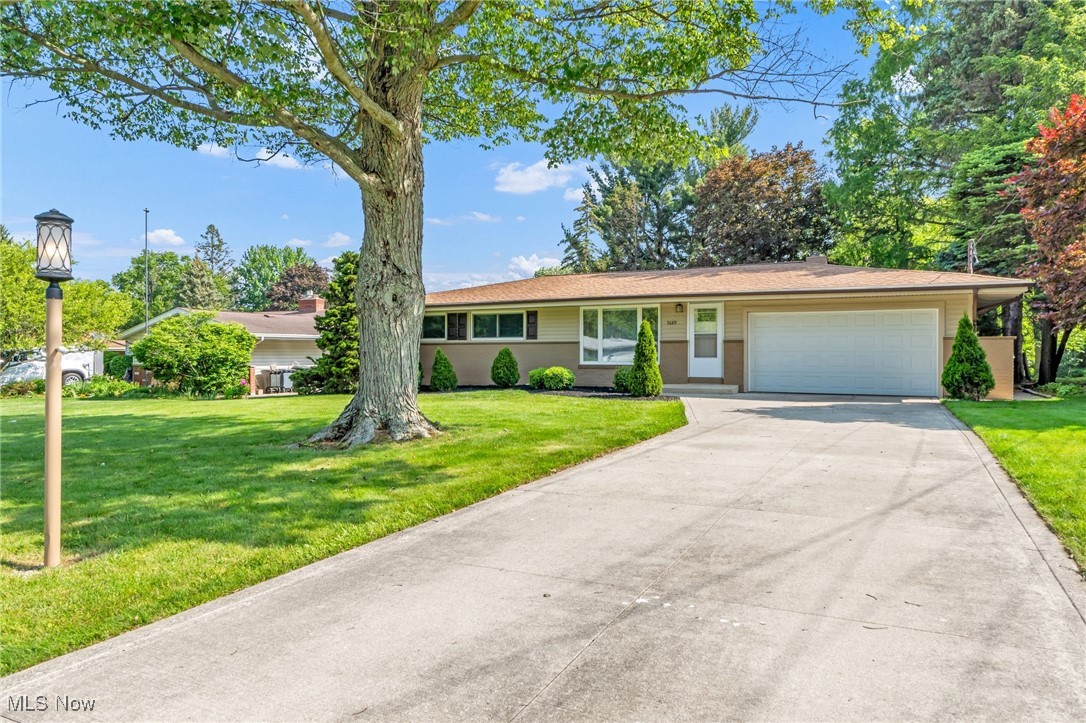 7689 Alan Pkwy, For Sale in Middleburg Heights - eXp Realty