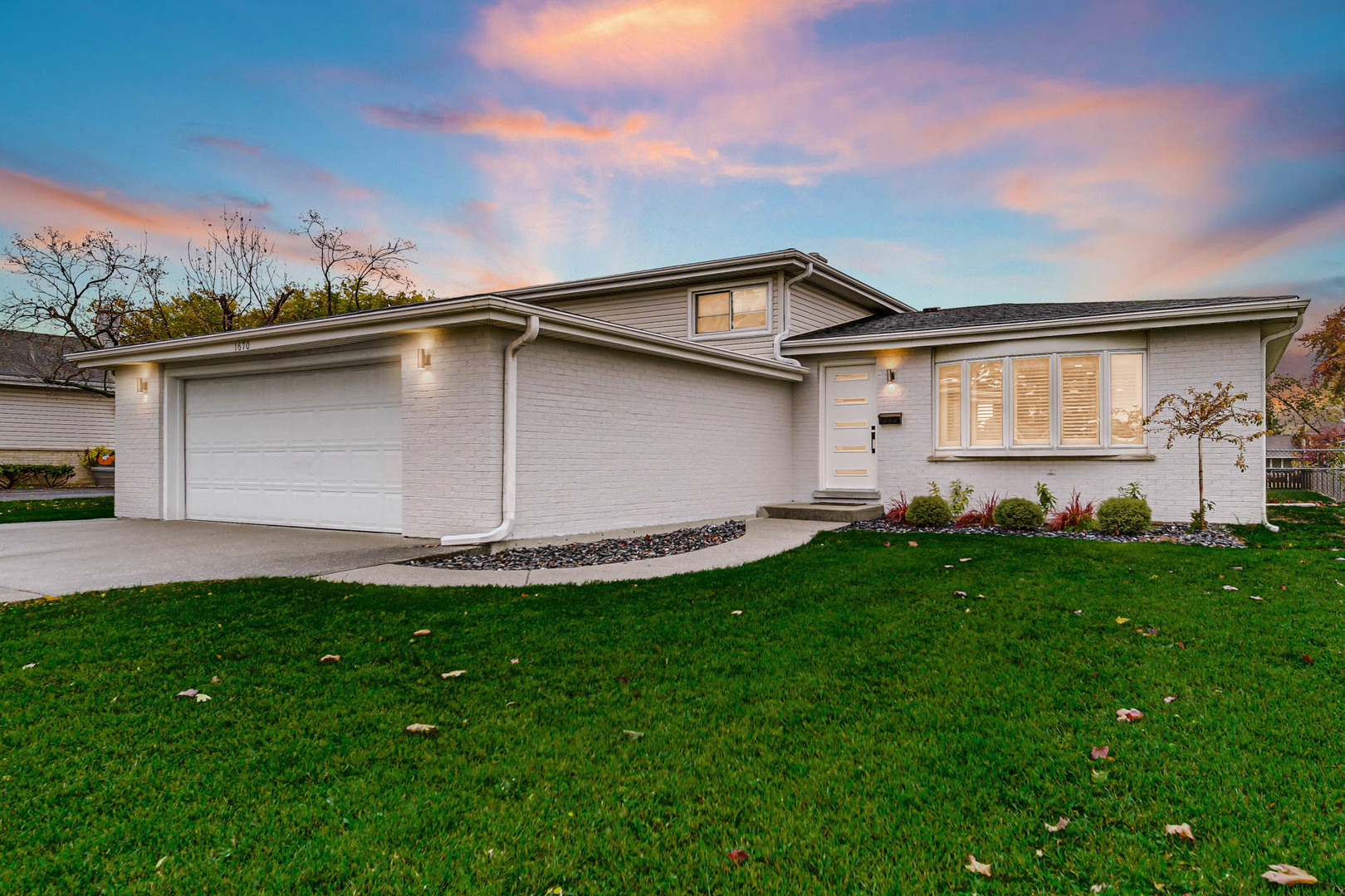 1670 W Jo Ann Ln, Sold in ADDISON - Zoocasa