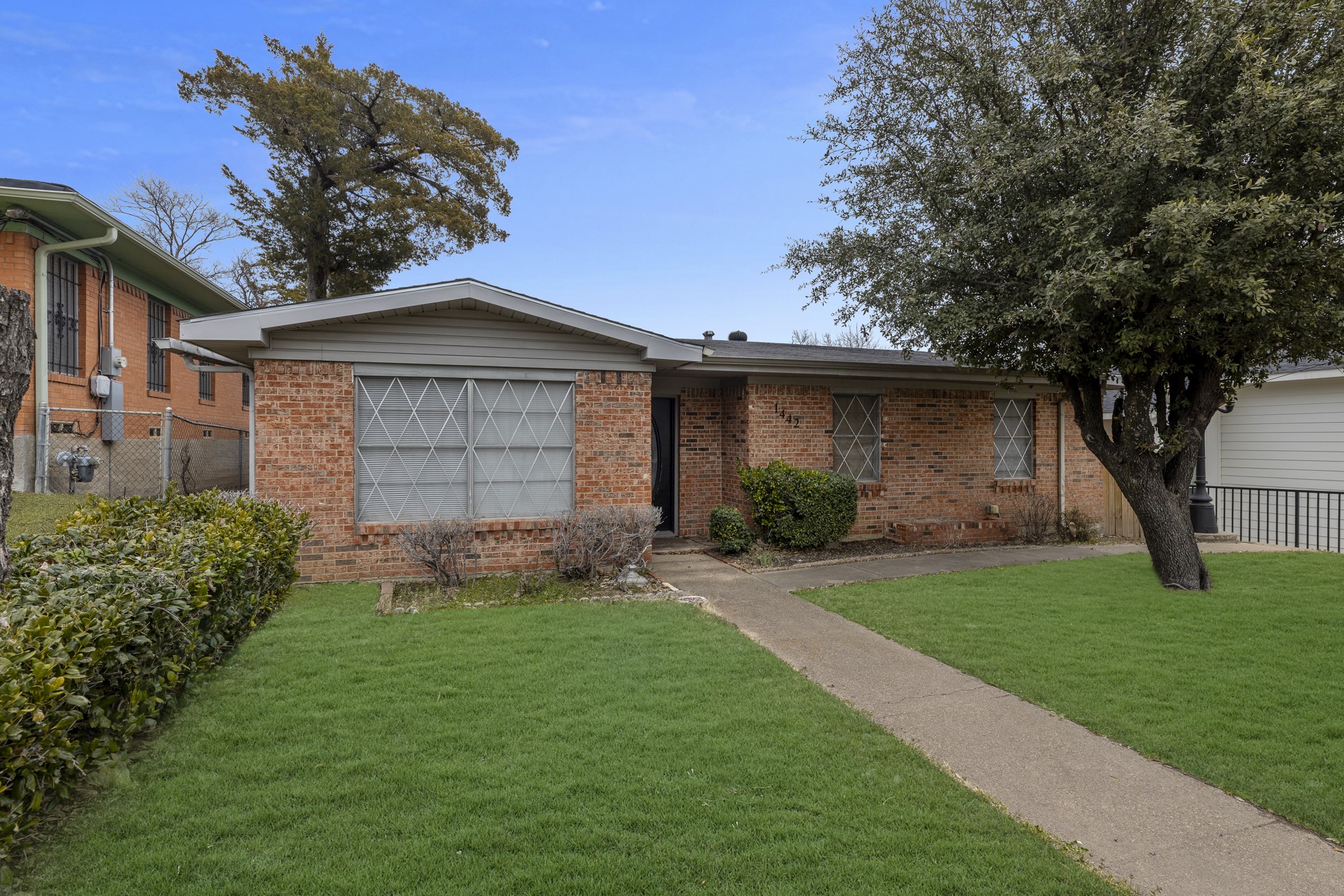 1442 Bonnie View Rd, For Sale in Dallas - Zoocasa