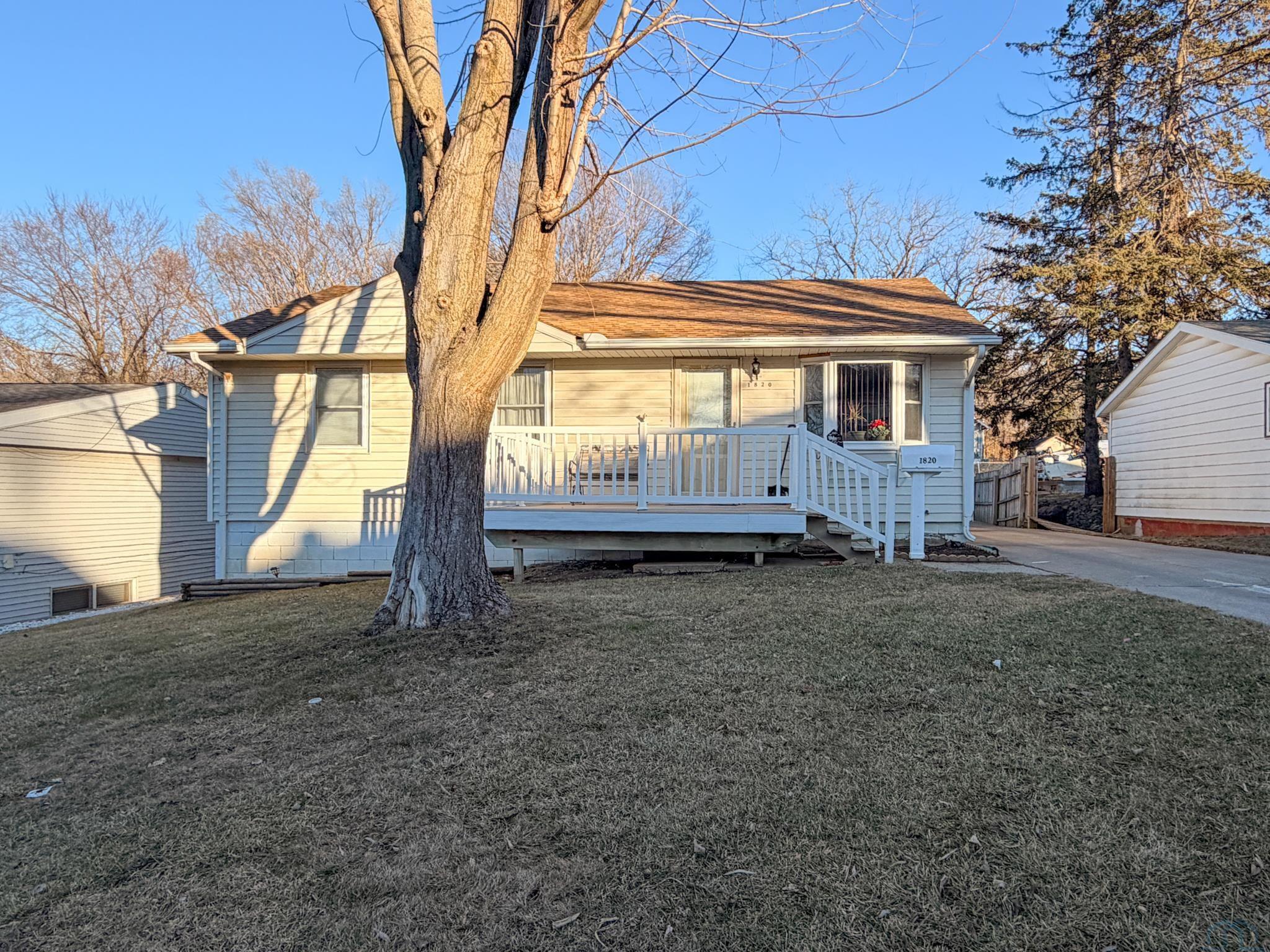 1820 S Maple St, For Sale in Sioux City - eXp Realty