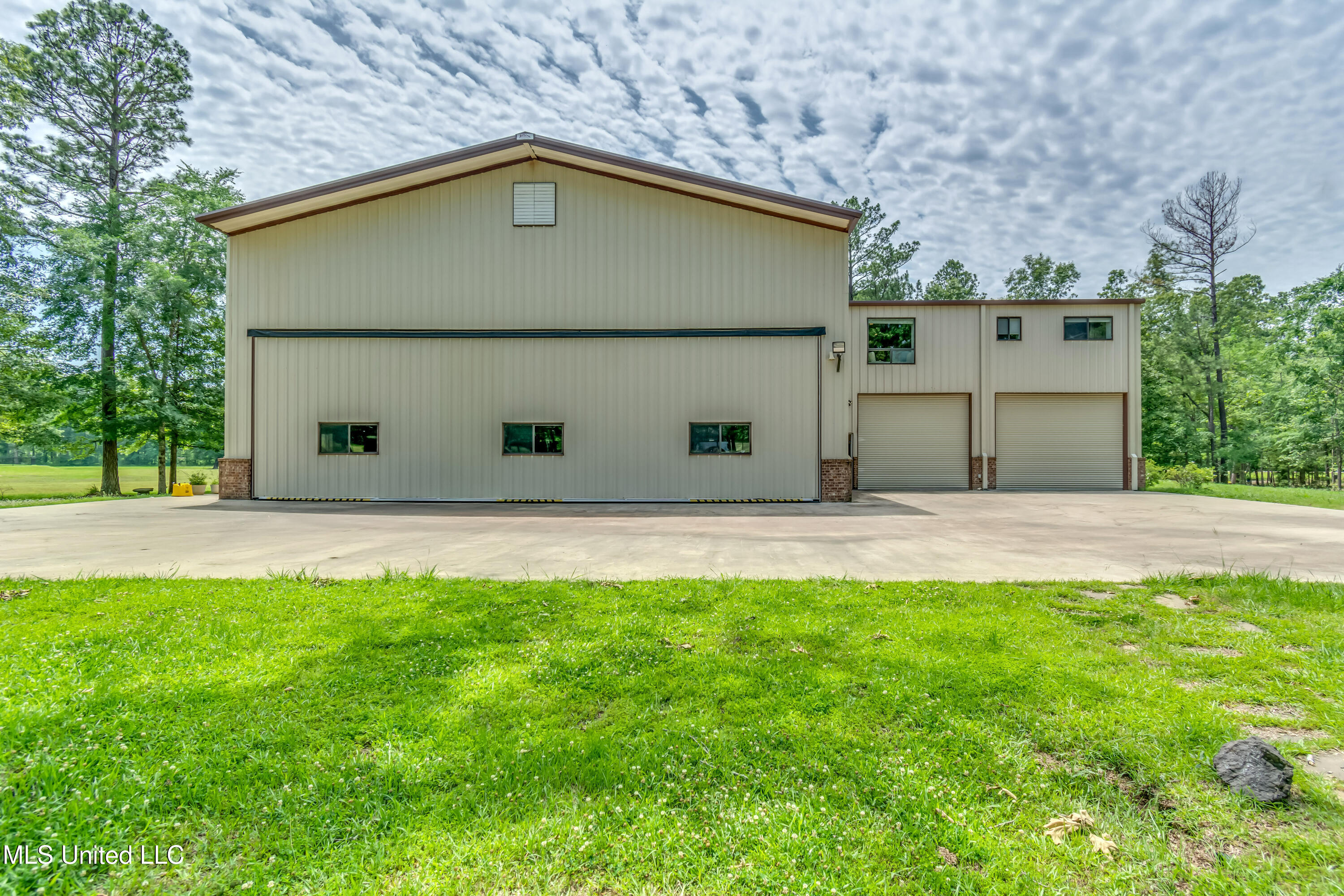 904 Northwood Cir, For Sale in Brandon - eXp Realty