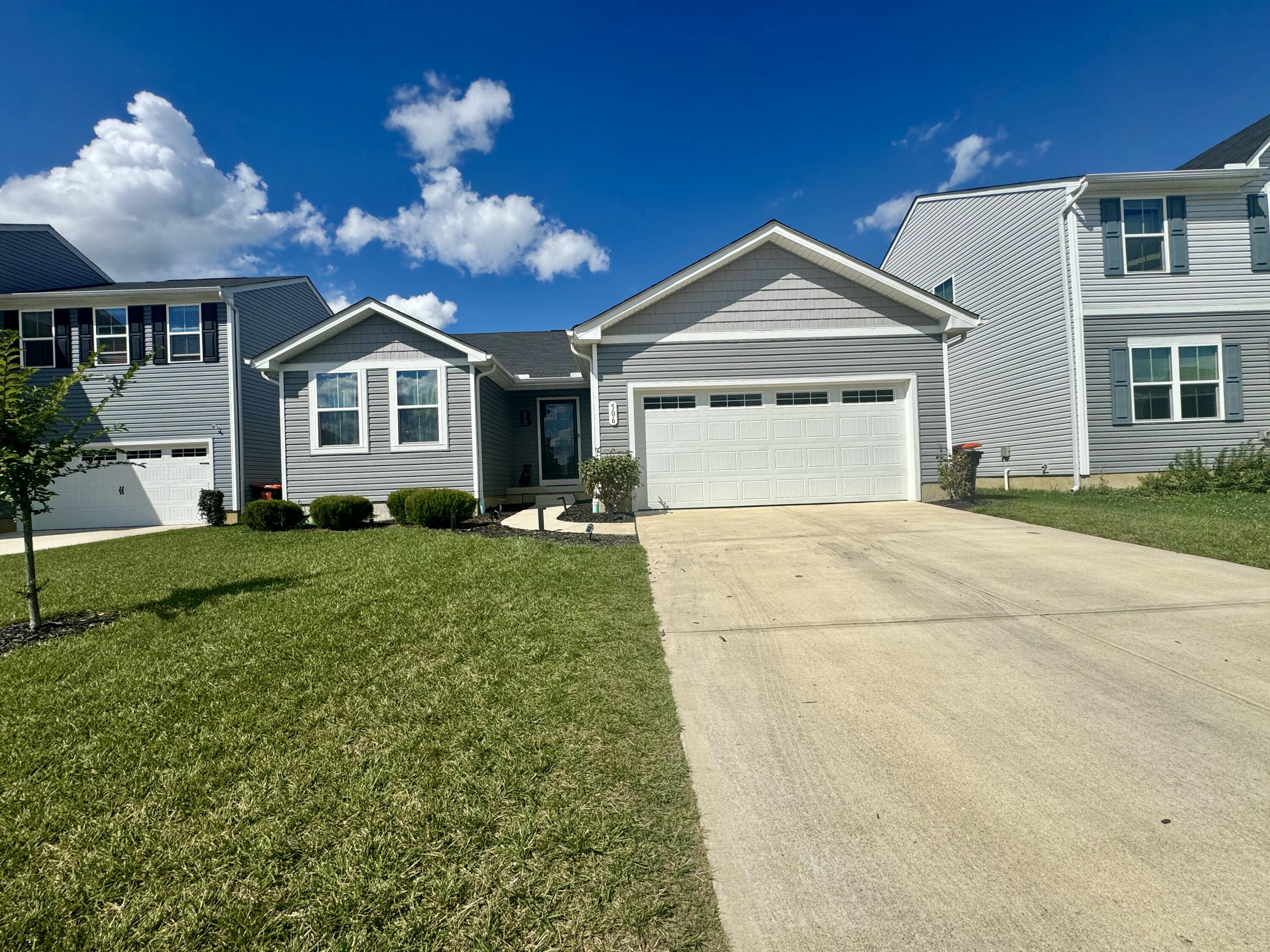 506 Skyway Dr, For Sale in Springfield - eXp Realty