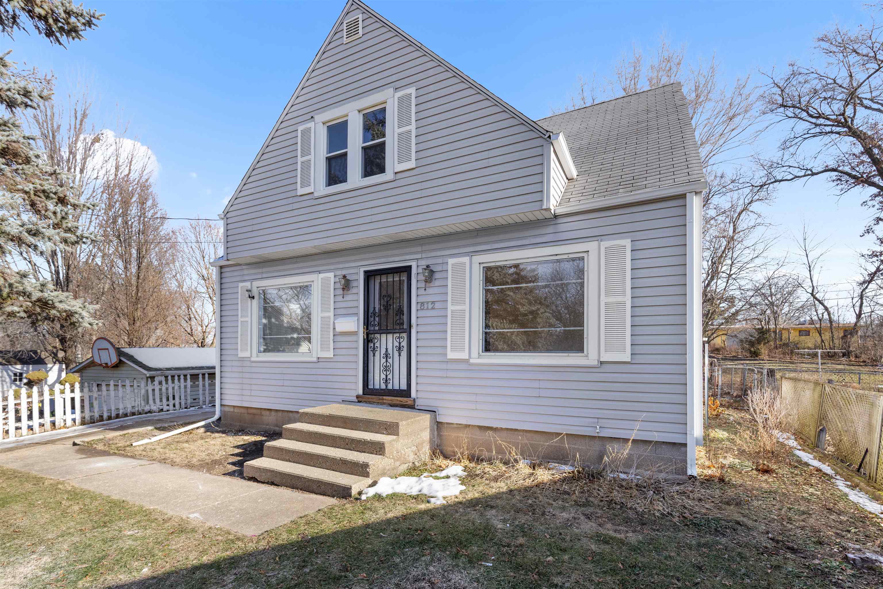 812 Jordan Pl, For Sale in Rockford - eXp Realty