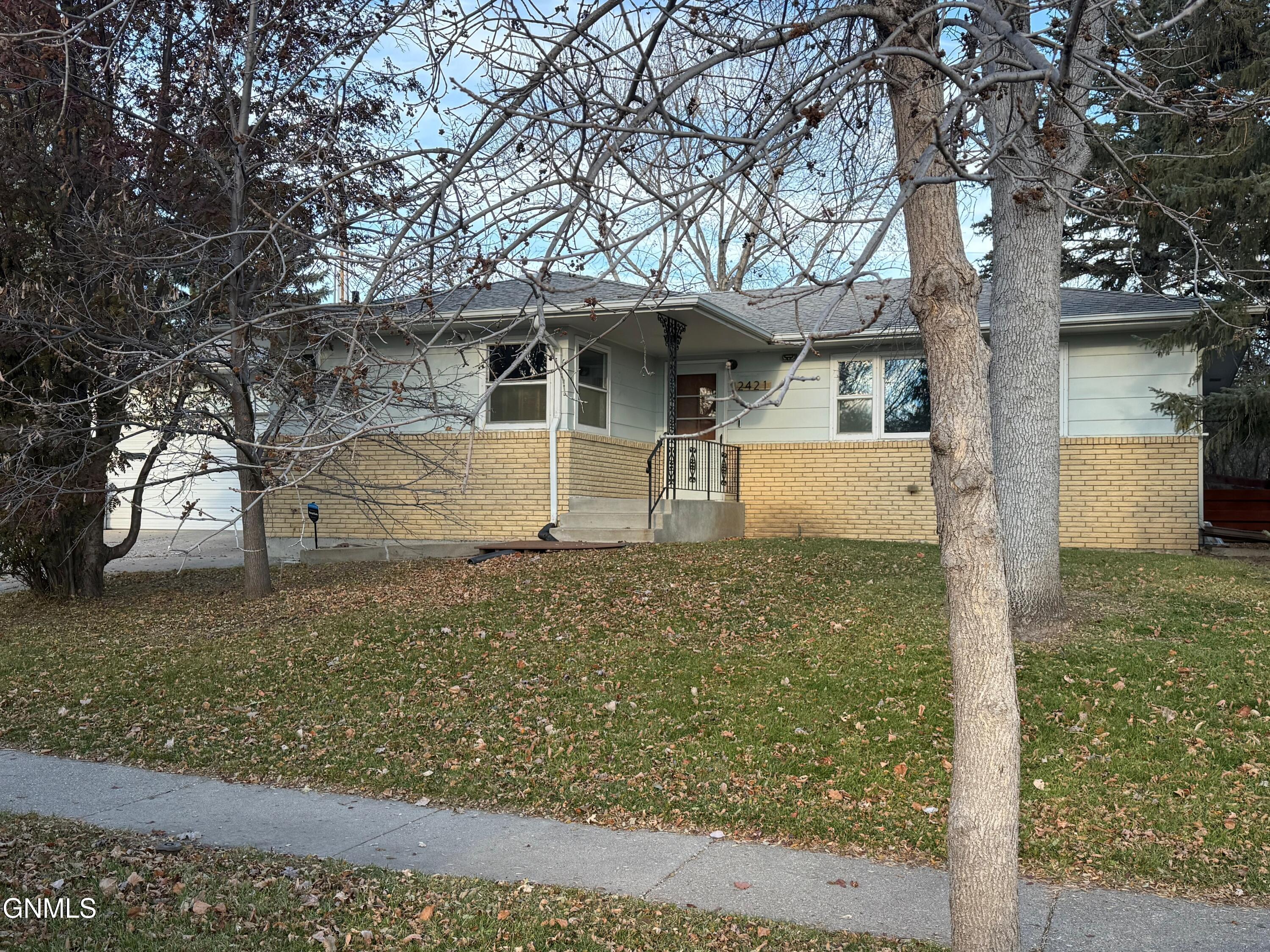 2421 Winchester Dr, For Sale in Bismarck - eXp Realty
