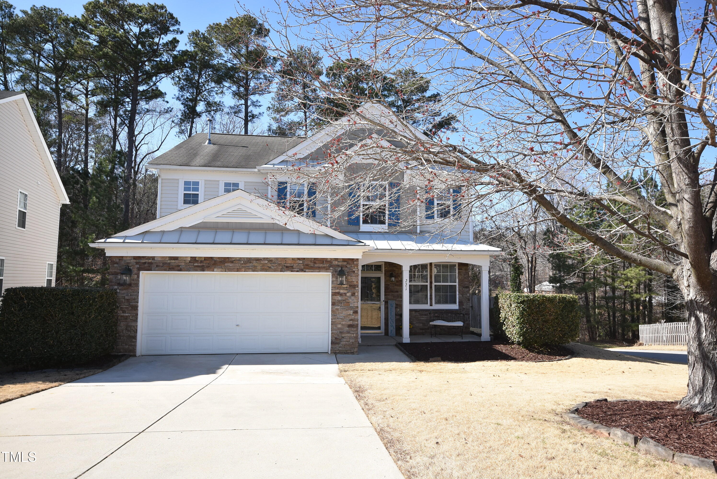 221 Georgetowne Dr, Sold in Clayton - Zoocasa