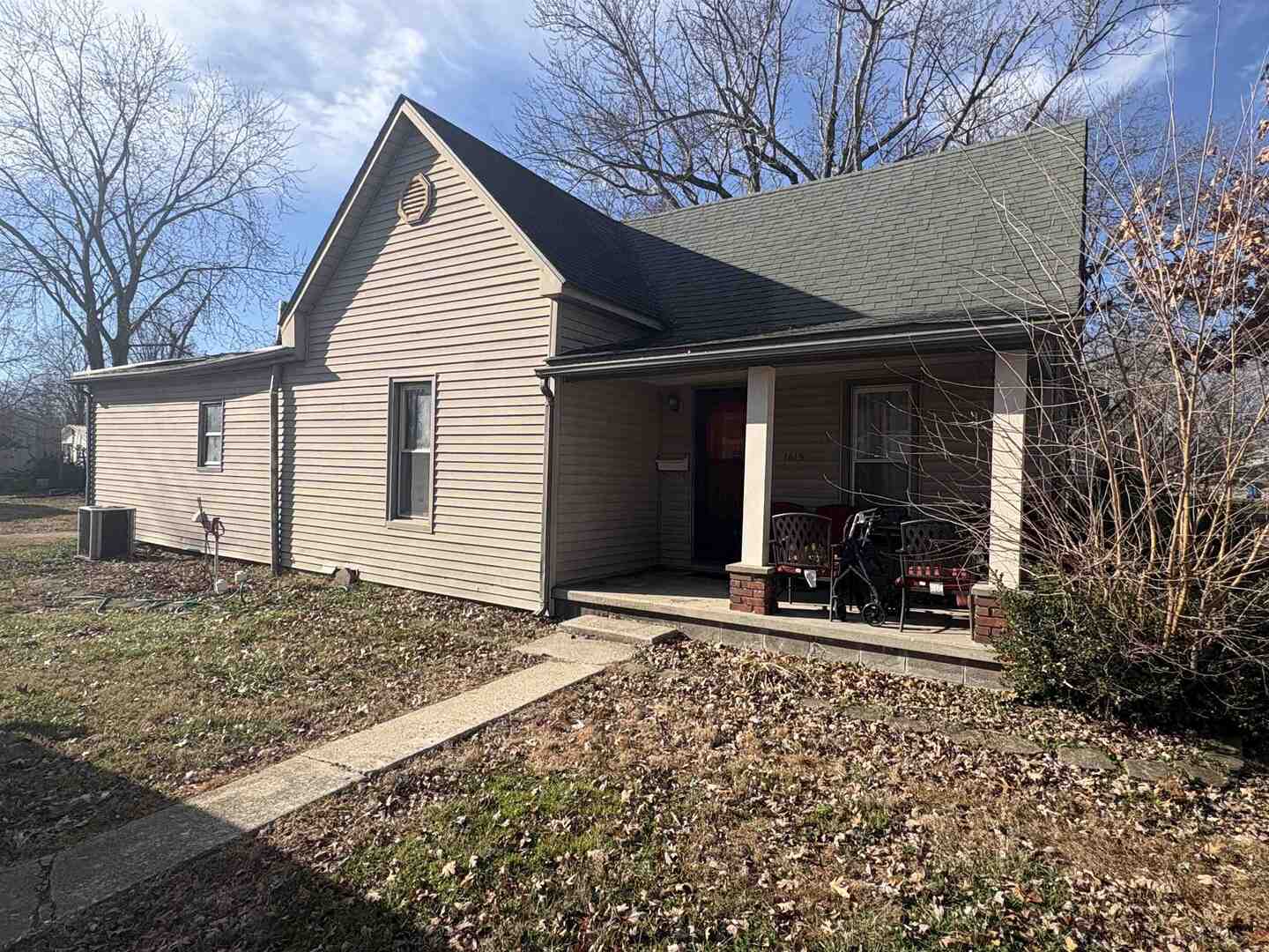 1615 W Chestnut St, For Sale in Marion - eXp Realty