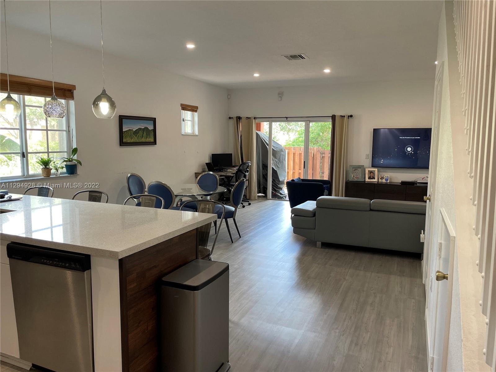 1215 - 1215 Nw 100th Ave, Sold in Pembroke Pines - Zoocasa