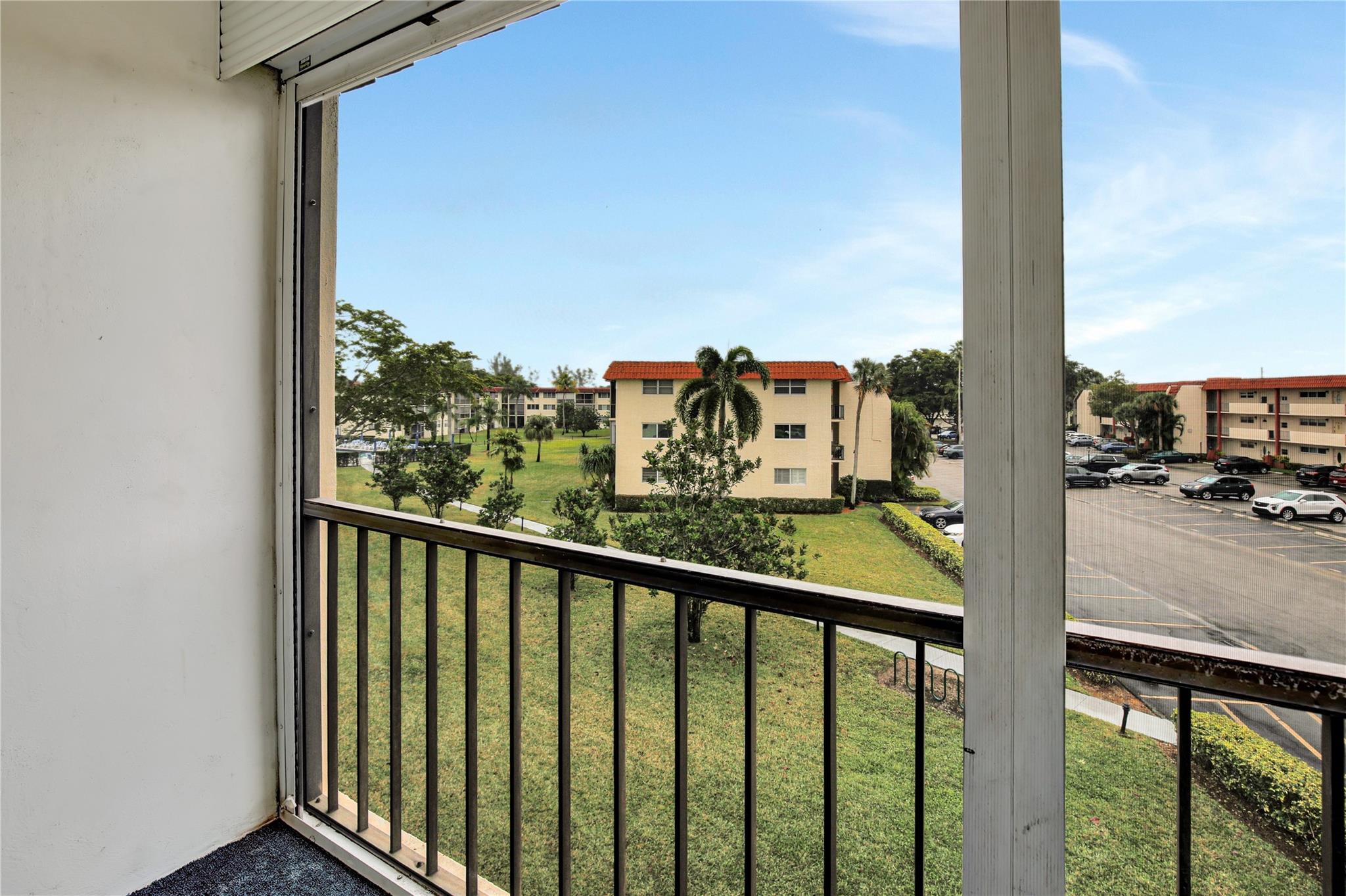 301 - 9720 S Hollybrook Lake Dr, For Rent in Pembroke Pines - Zoocasa