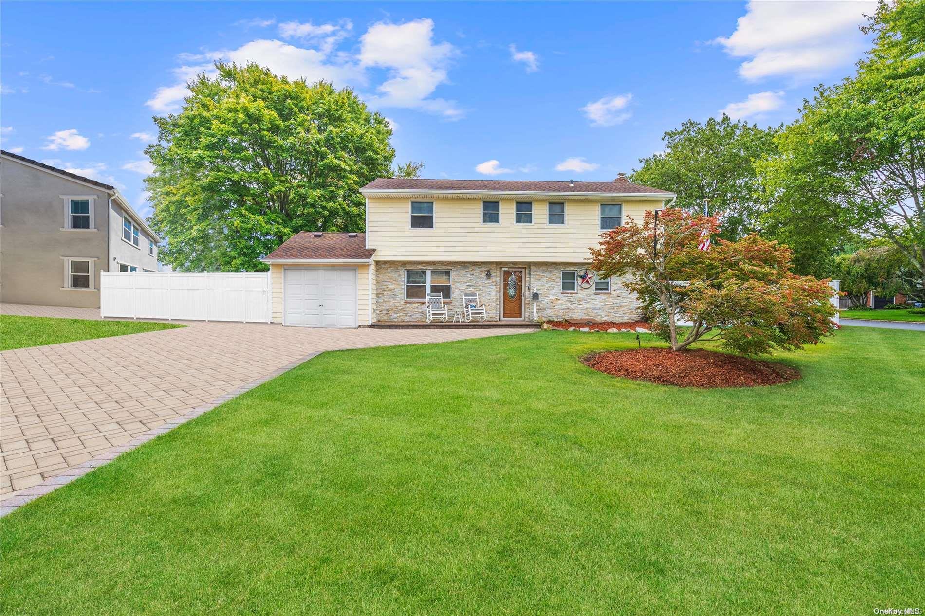2 Wensley Ln, Sold in East Islip - Zoocasa