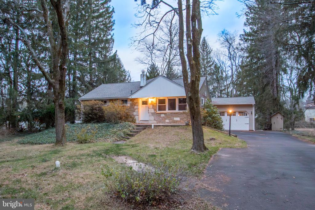 527 Lexington Ave, For Sale in Chalfont - eXp Realty