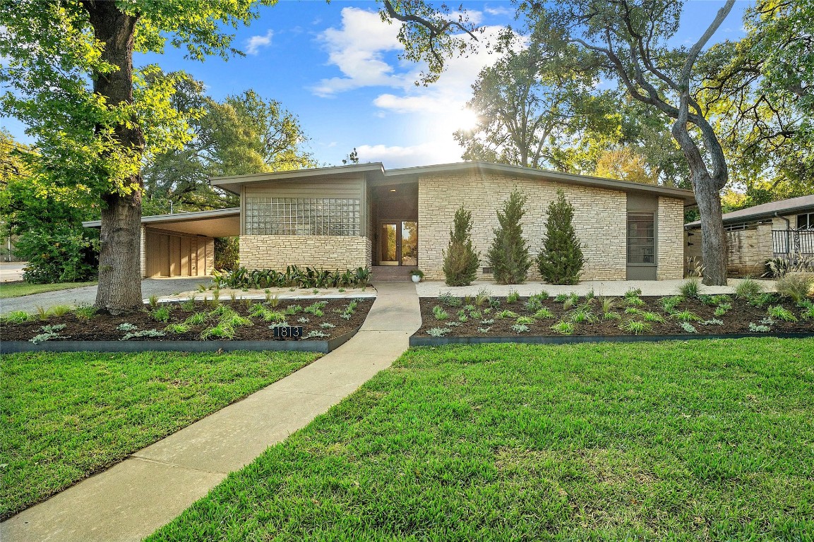1813 Vance Cir, For Sale in Austin - Zoocasa
