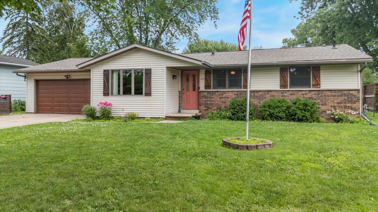 1725 Arnold Drive, For Sale in GREEN BAY - eXp Realty