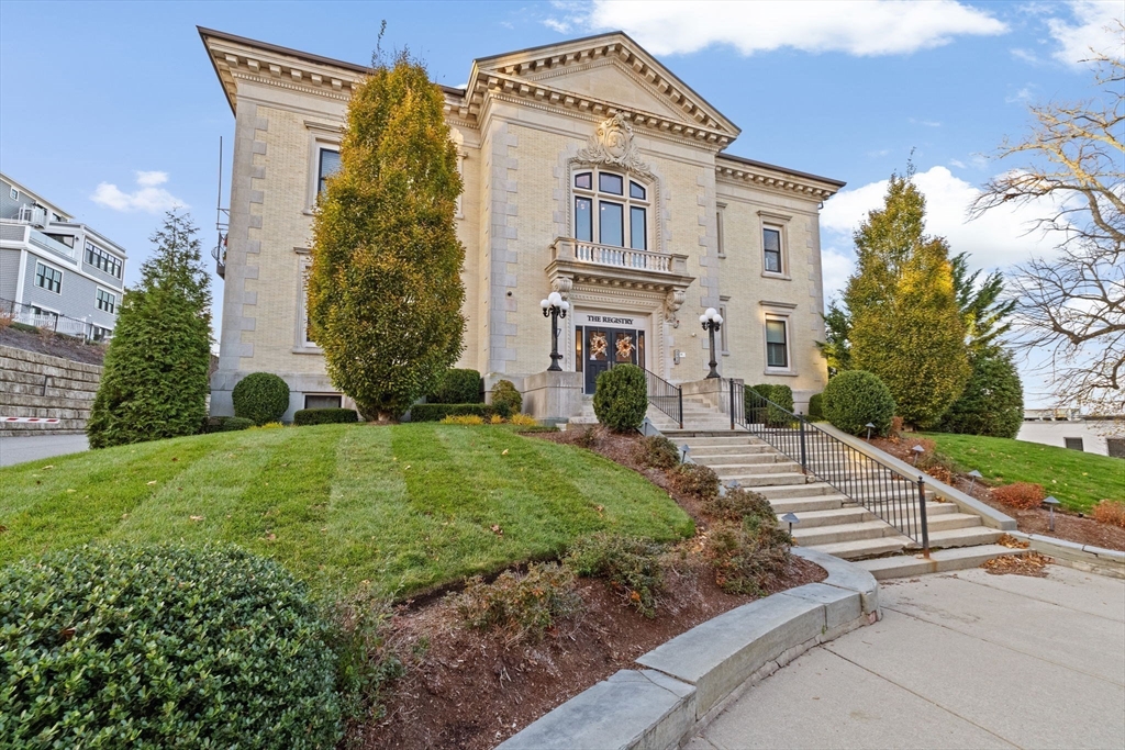 UNIT-206 - 7 Russell St, For Sale in Plymouth - eXp Realty