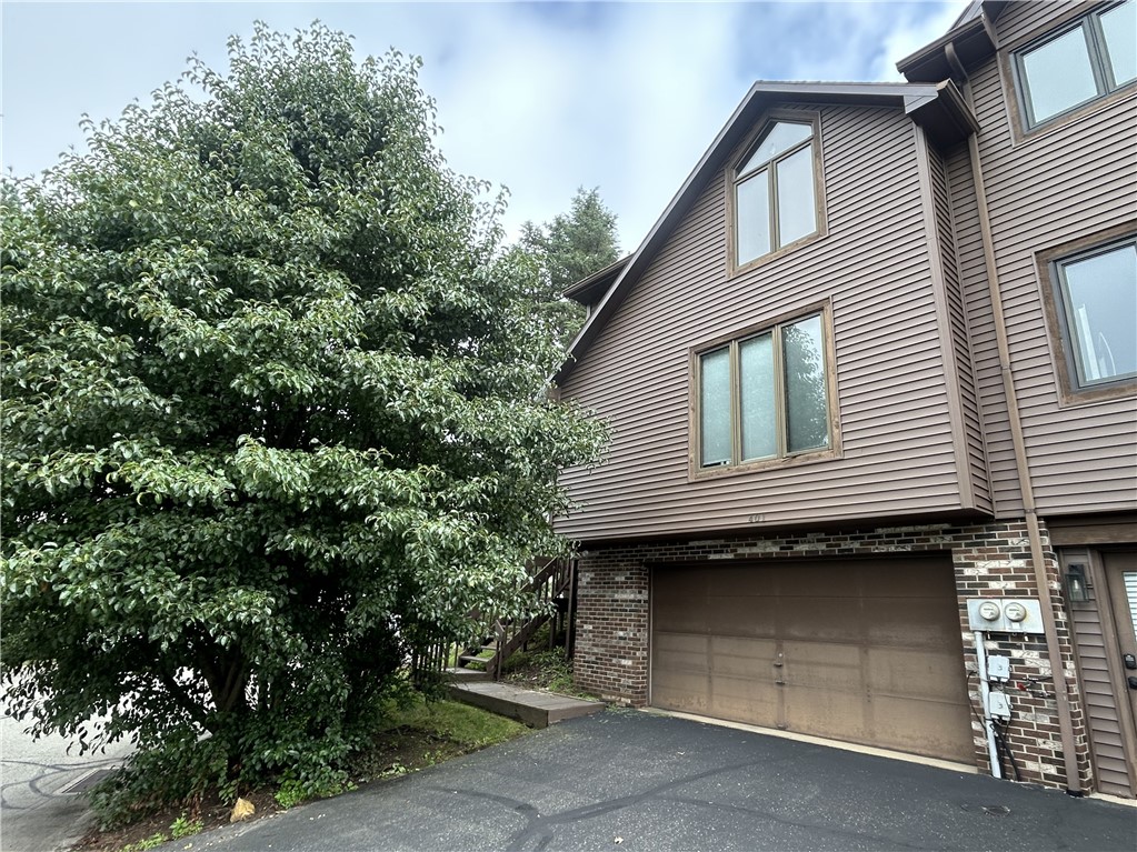 401 Spring Run Dr, For Sale in Monroeville - eXp Realty