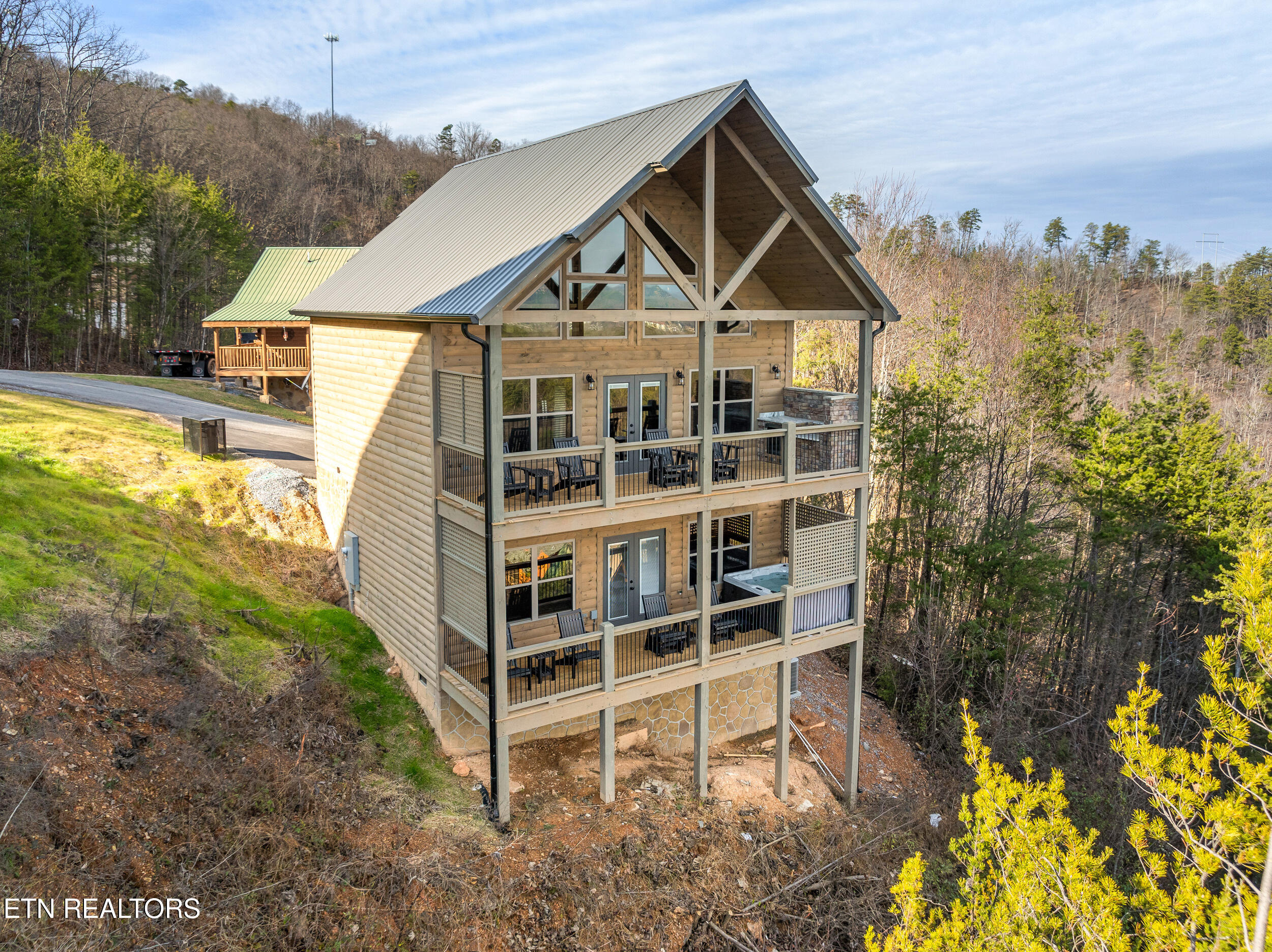 804 Peak Loop Way, For Sale in Pigeon Forge - eXp Realty