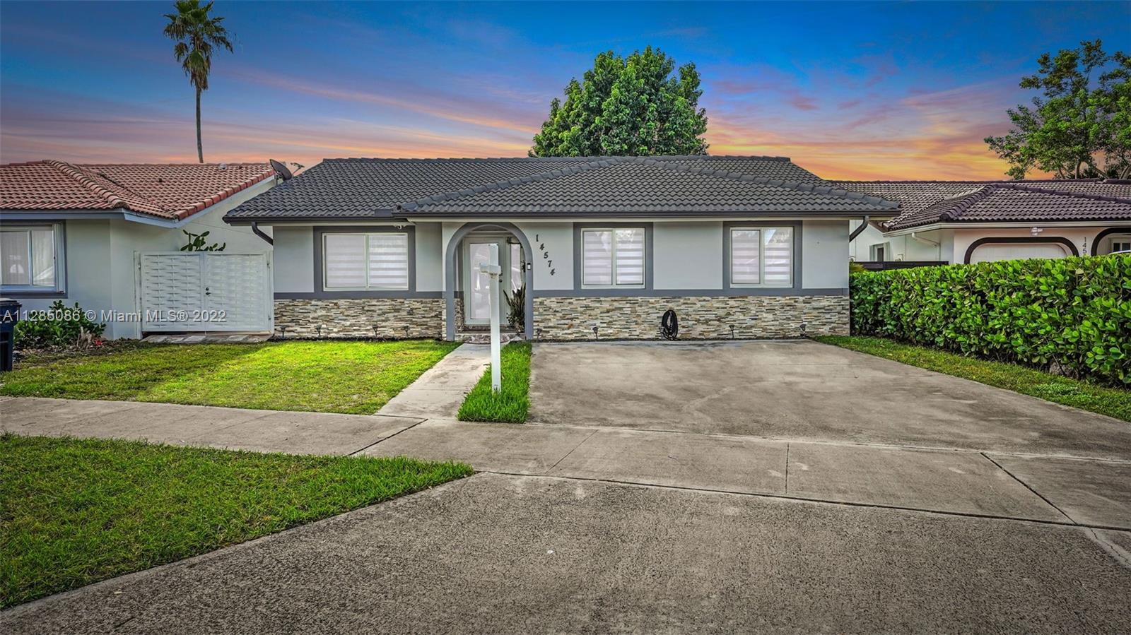 14574 Sw 98th Terrace, Sold in Miami - Zoocasa