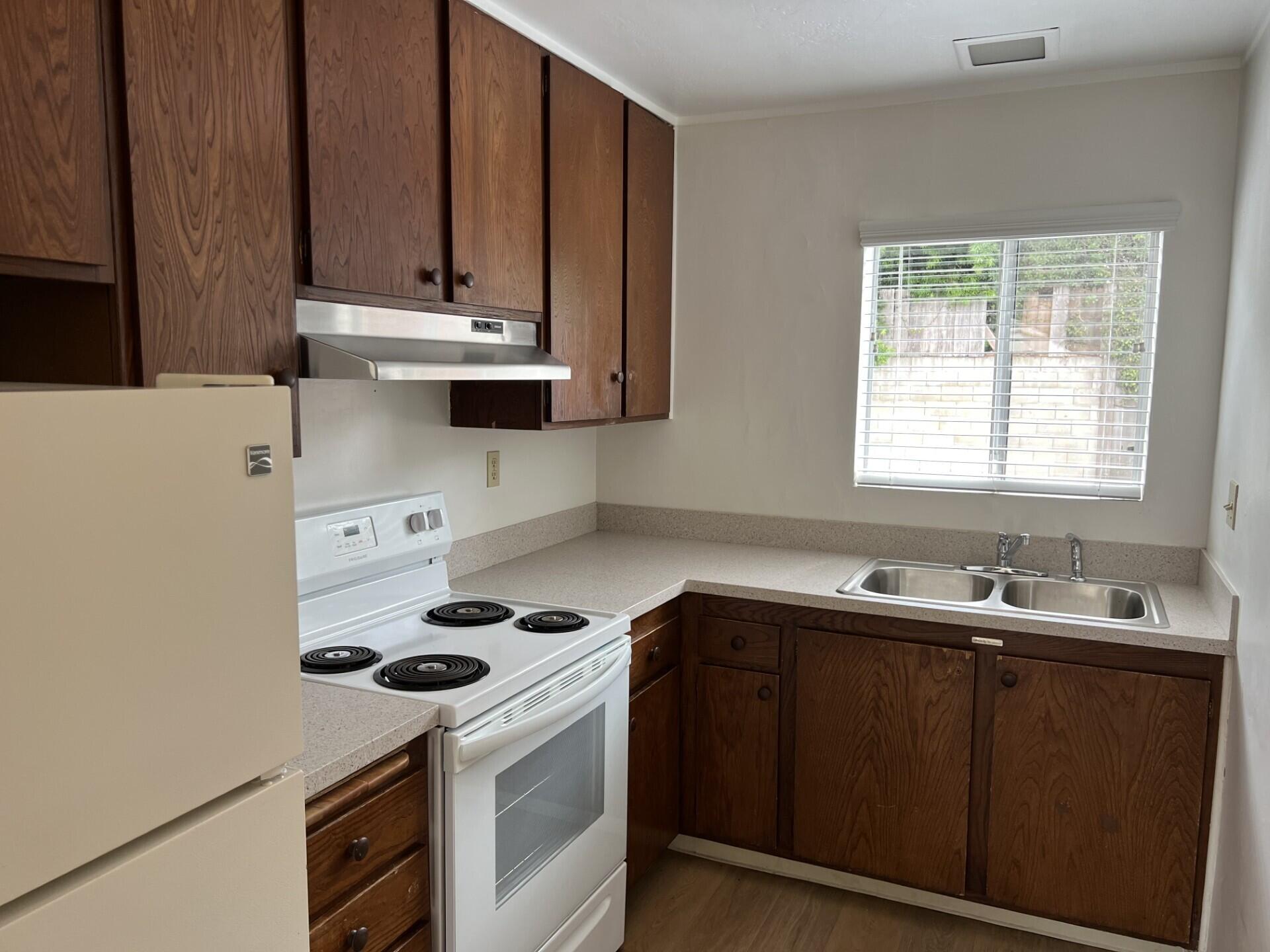 4 - 966 Concha Loma Drive, For Rent in CARPINTERIA - Zoocasa