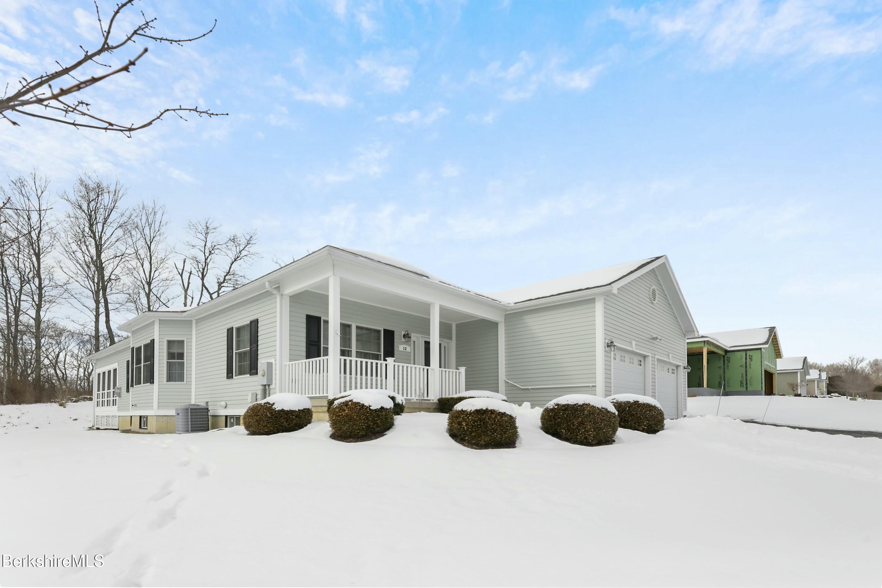 40 Cherry Hill Drive Pontiac Mi