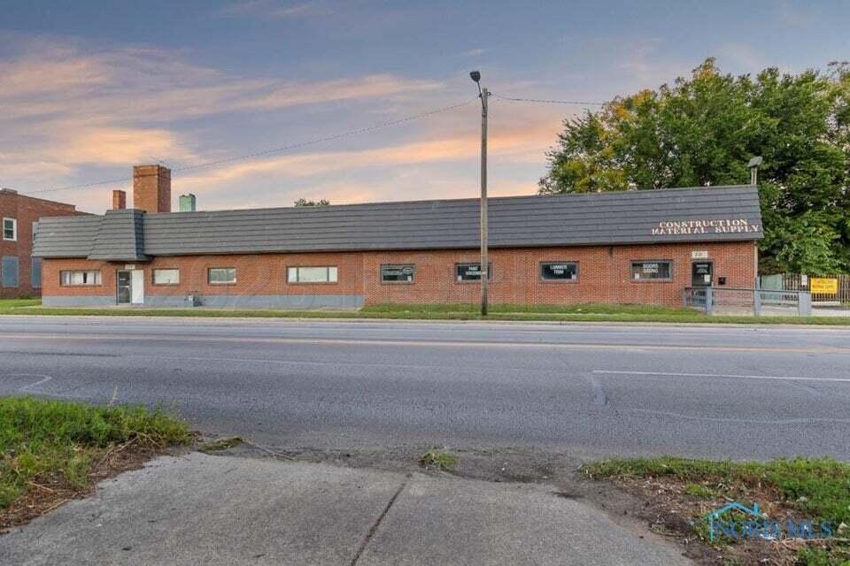 223 S Fearing Blvd, For Sale in Toledo - eXp Realty