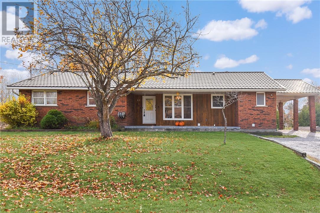 209 Charlebois St, For Sale in Azilda - Zoocasa