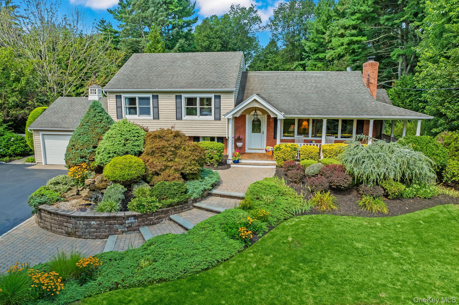 37 Salem Ridge Dr, For Sale in Huntington - eXp Realty