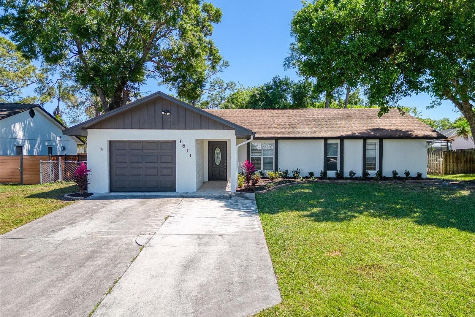 1611 Se Mistletoe St, For Sale in Port St. Lucie - Zoocasa