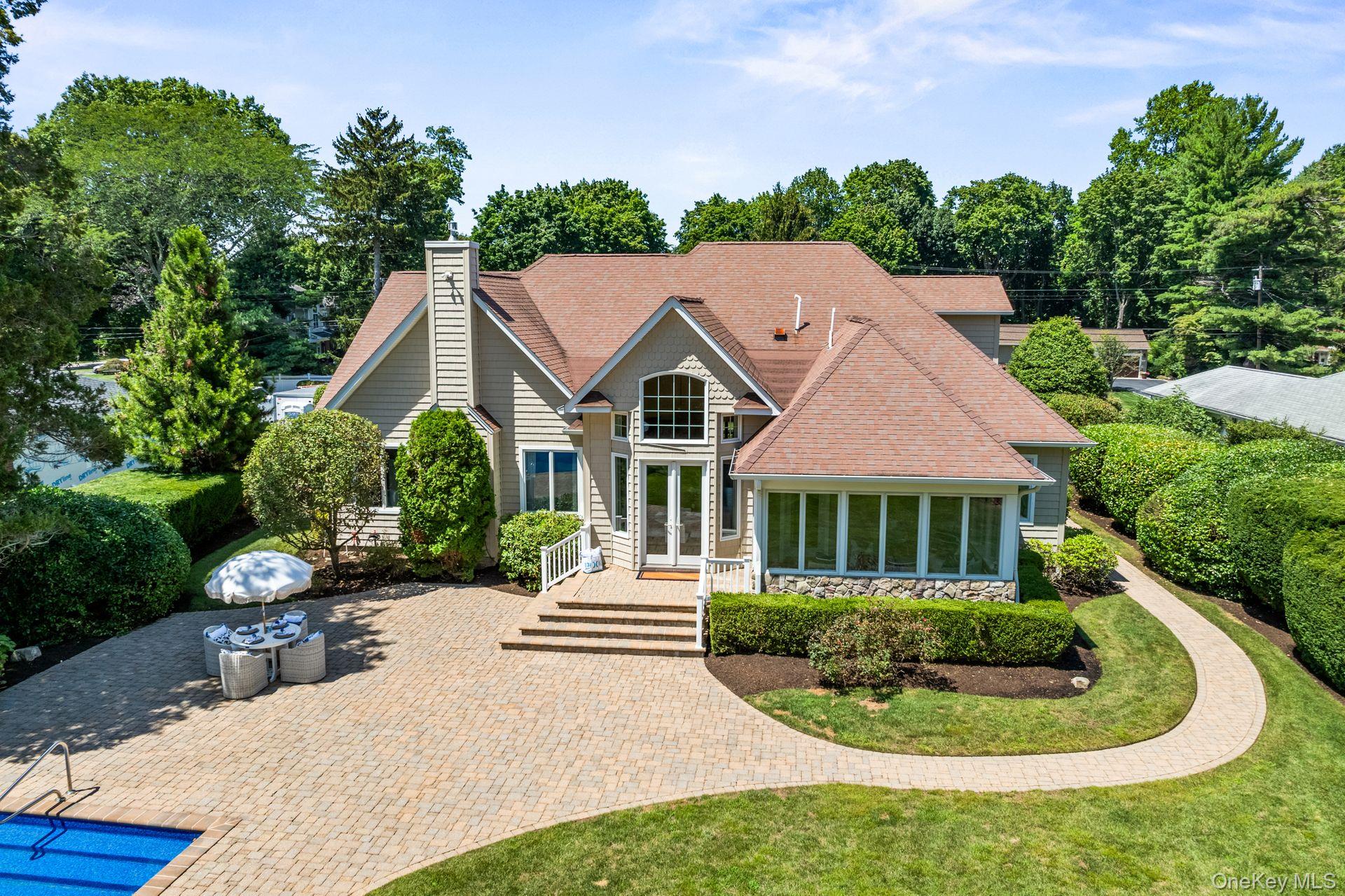 18 Quaker Path, For Sale in Huntington - eXp Realty